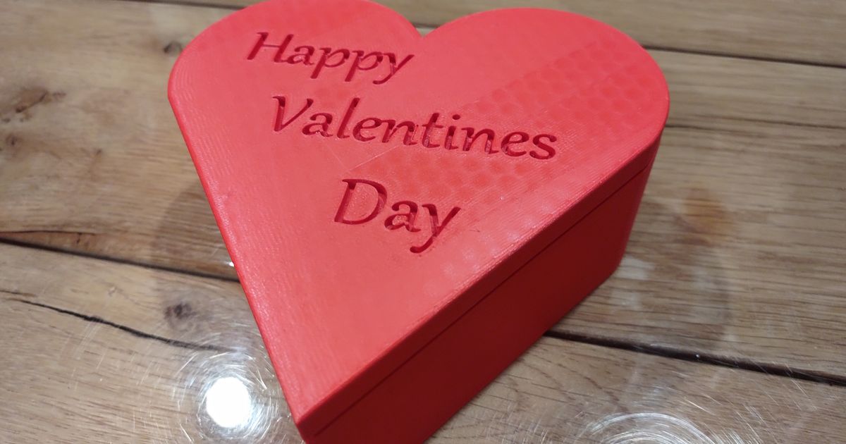 Valentines Day Heart Shaped Box with Lid and I love you message inside ...