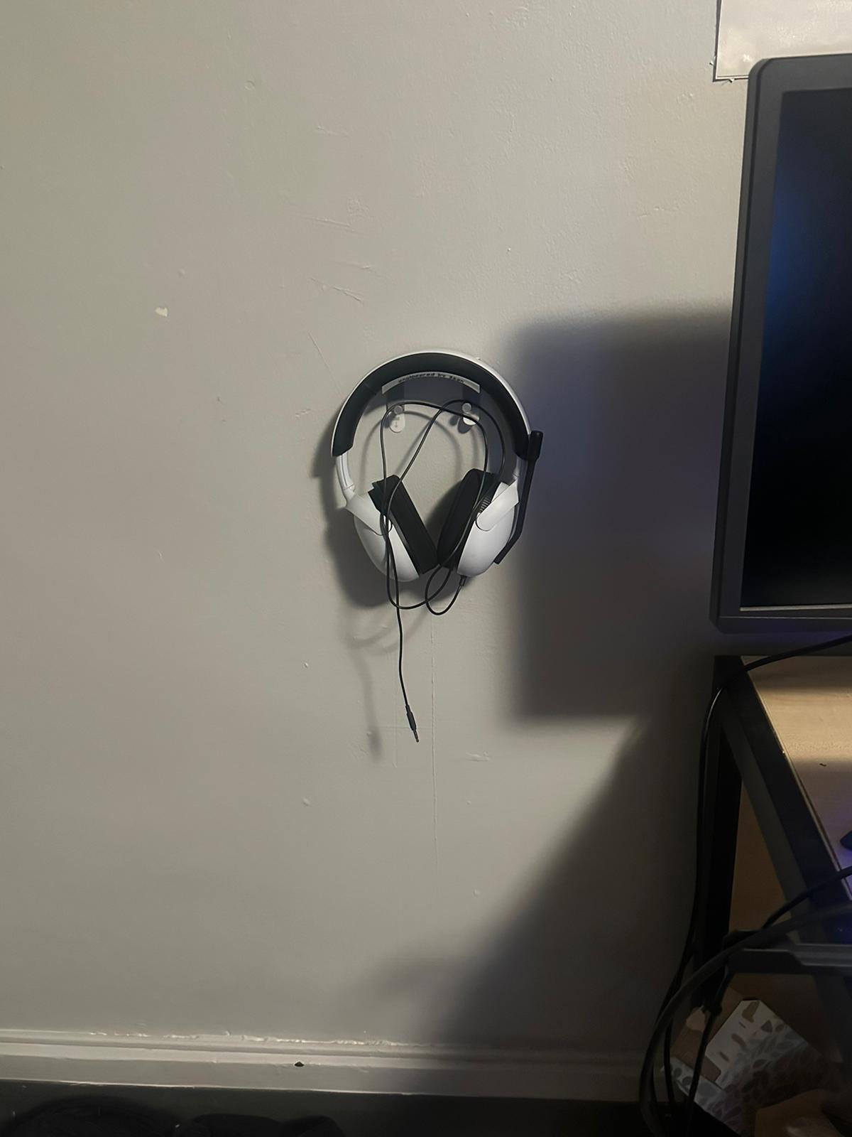 Command Strip Headphone Hanger by Sean Curtin | Download free STL model ...