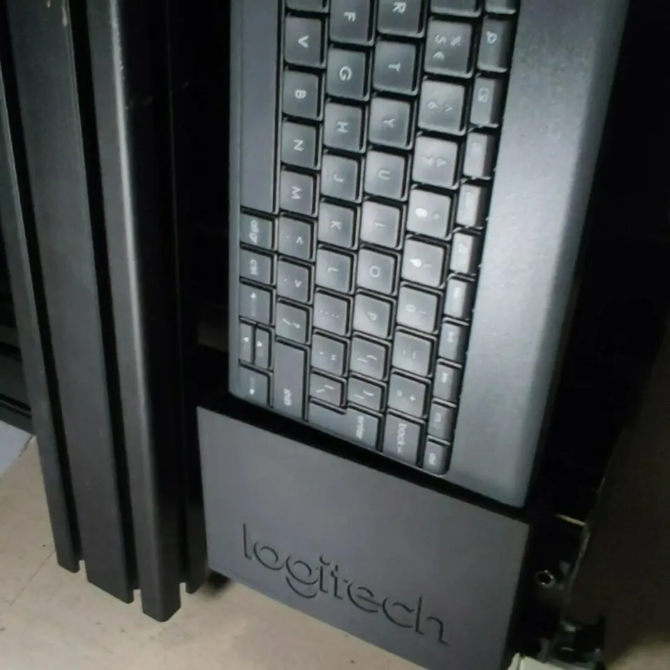Sim Rig Case for Logitech K400 keyboard by MightyMike | Download free ...