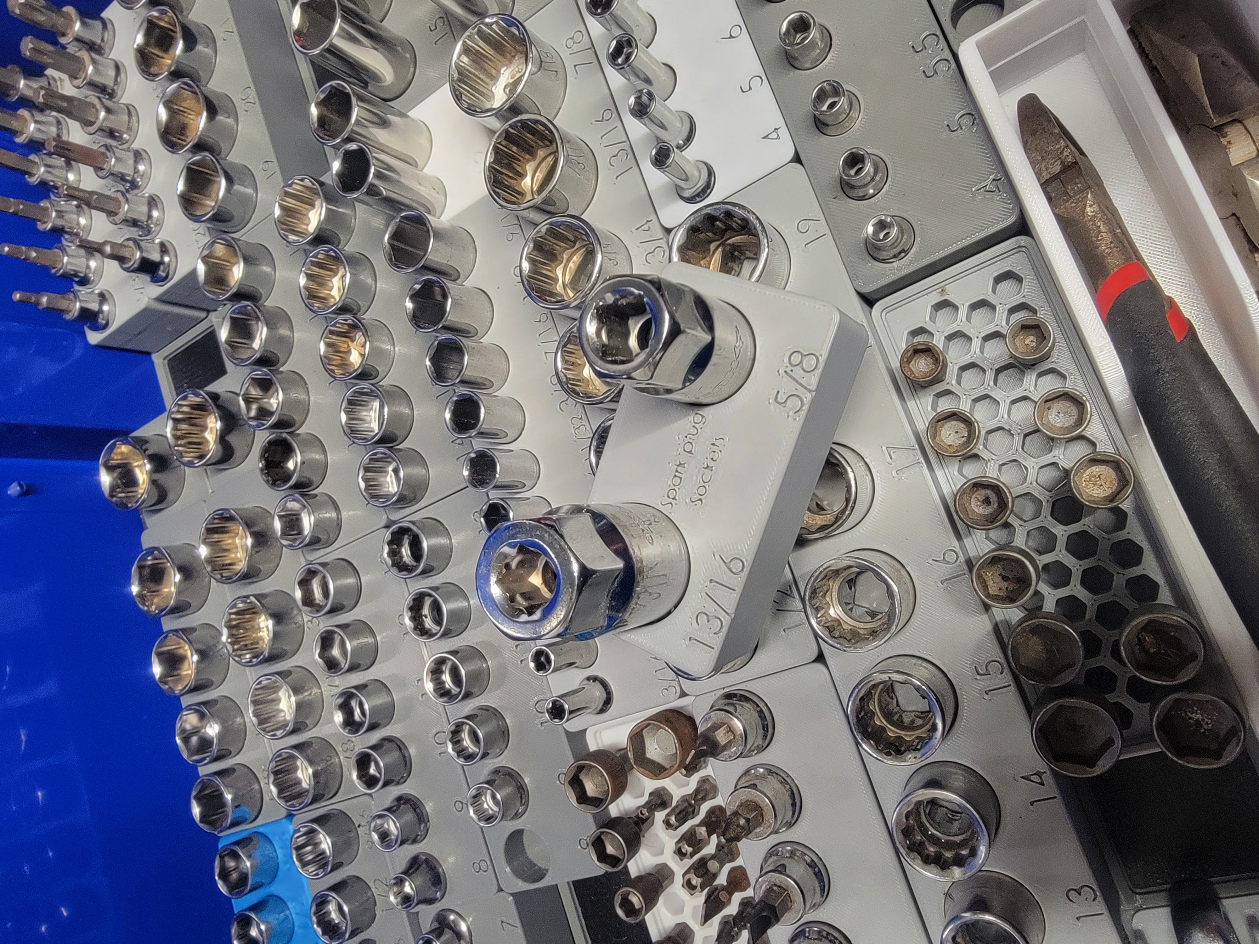 Spark plug socket holder gridfinity by Ian Cox | Download free STL ...
