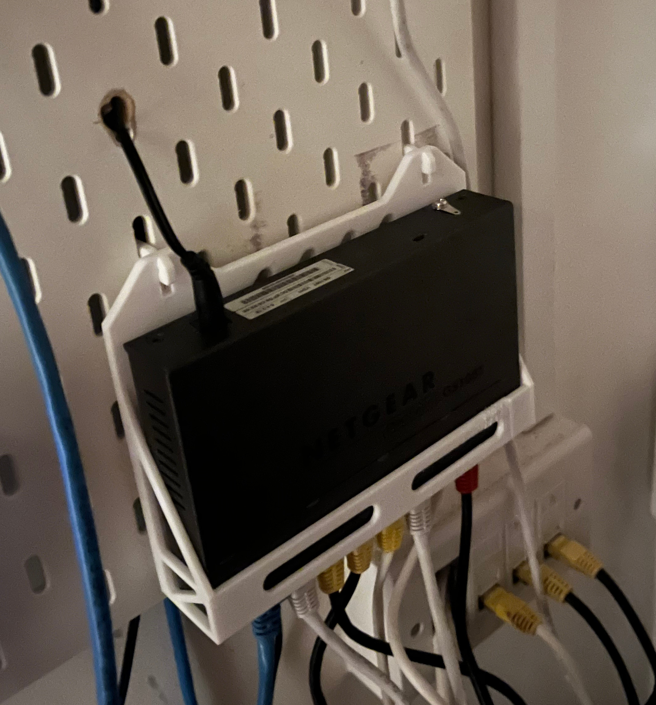 Skadis Mount for Netgear GS108Tv2 by nickd | Download free STL model ...