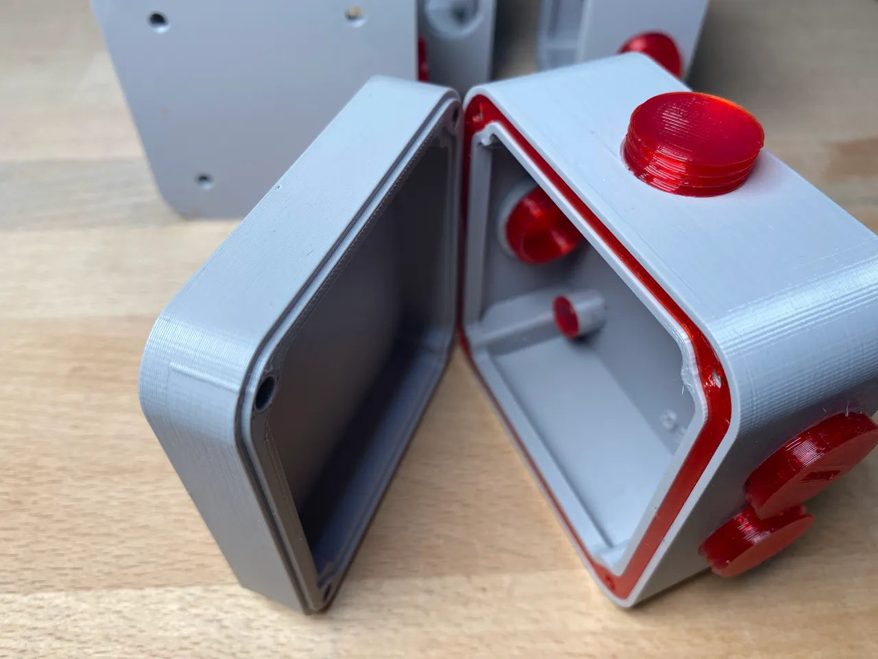 Junction box with four inputs and printable gaskets by Bruno Germany ...