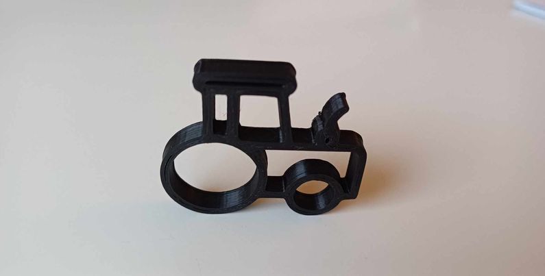 Tractor Keychain by Vincent_v_D | Download free STL model | Printables.com