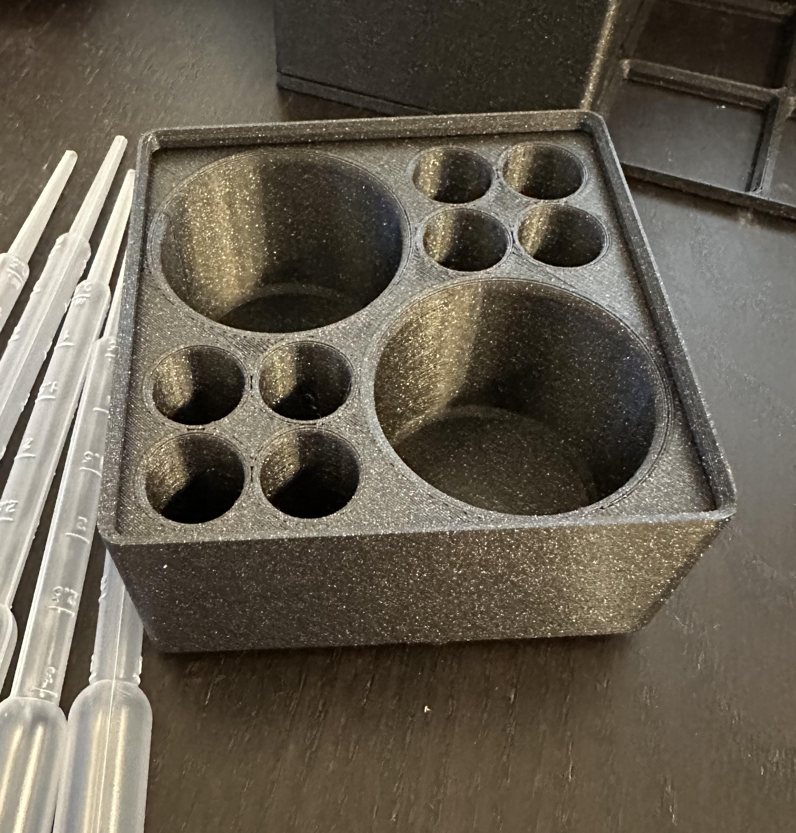 Gridfinity holder for dropper bottle and pipettes by Loke Dupont ...