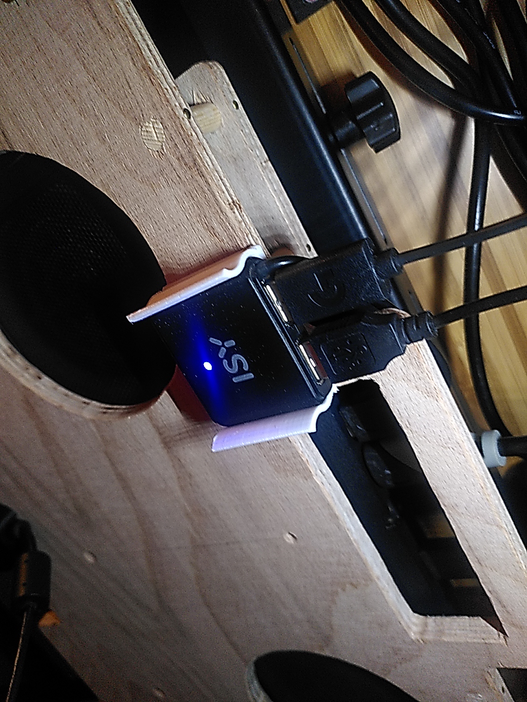 ISY USB HUB holder by Tobbii | Download free STL model | Printables.com