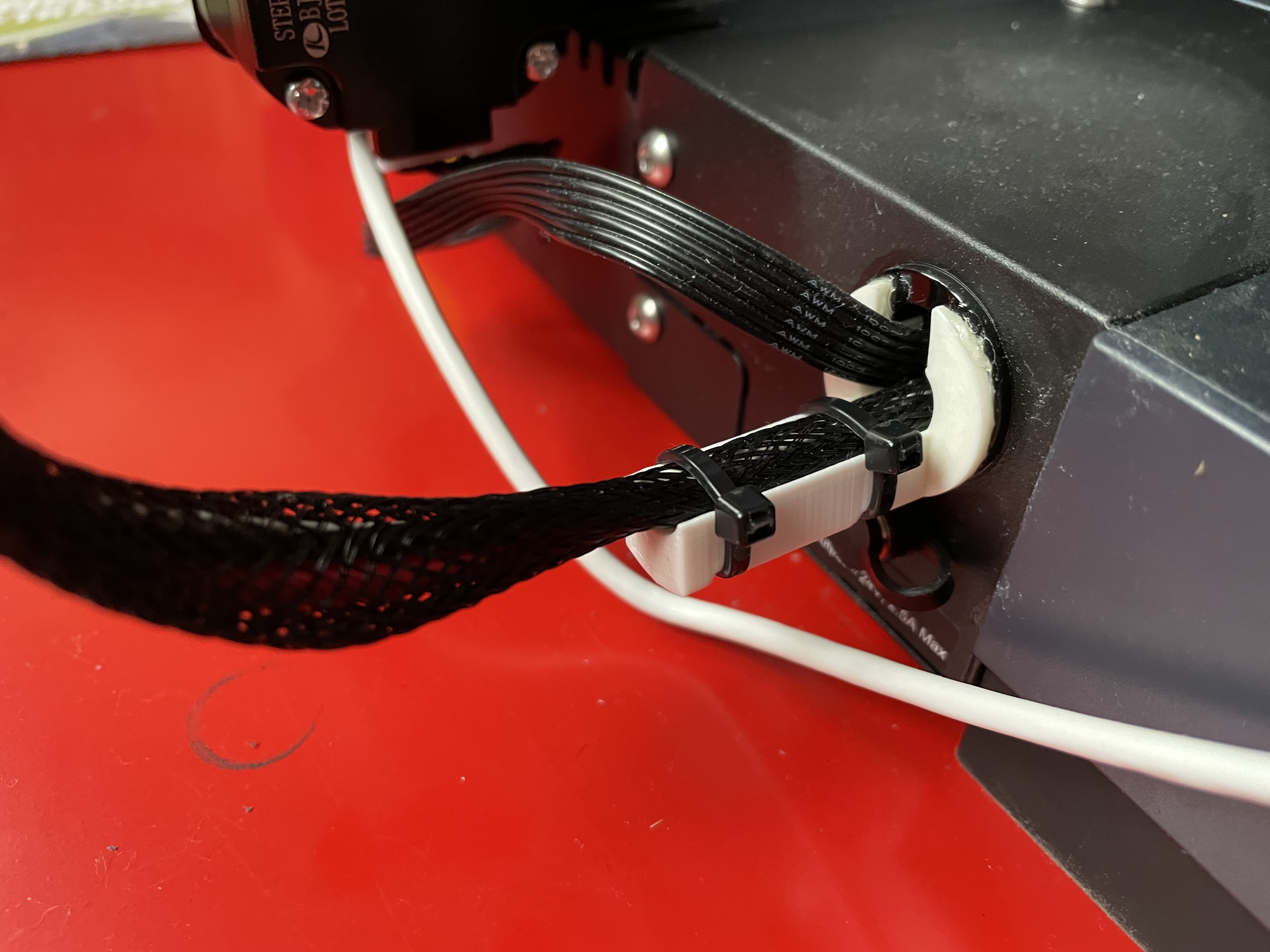 Elegoo Neptune 3 pro držák kabelu hotbed cable holder by Jiri Krampota ...