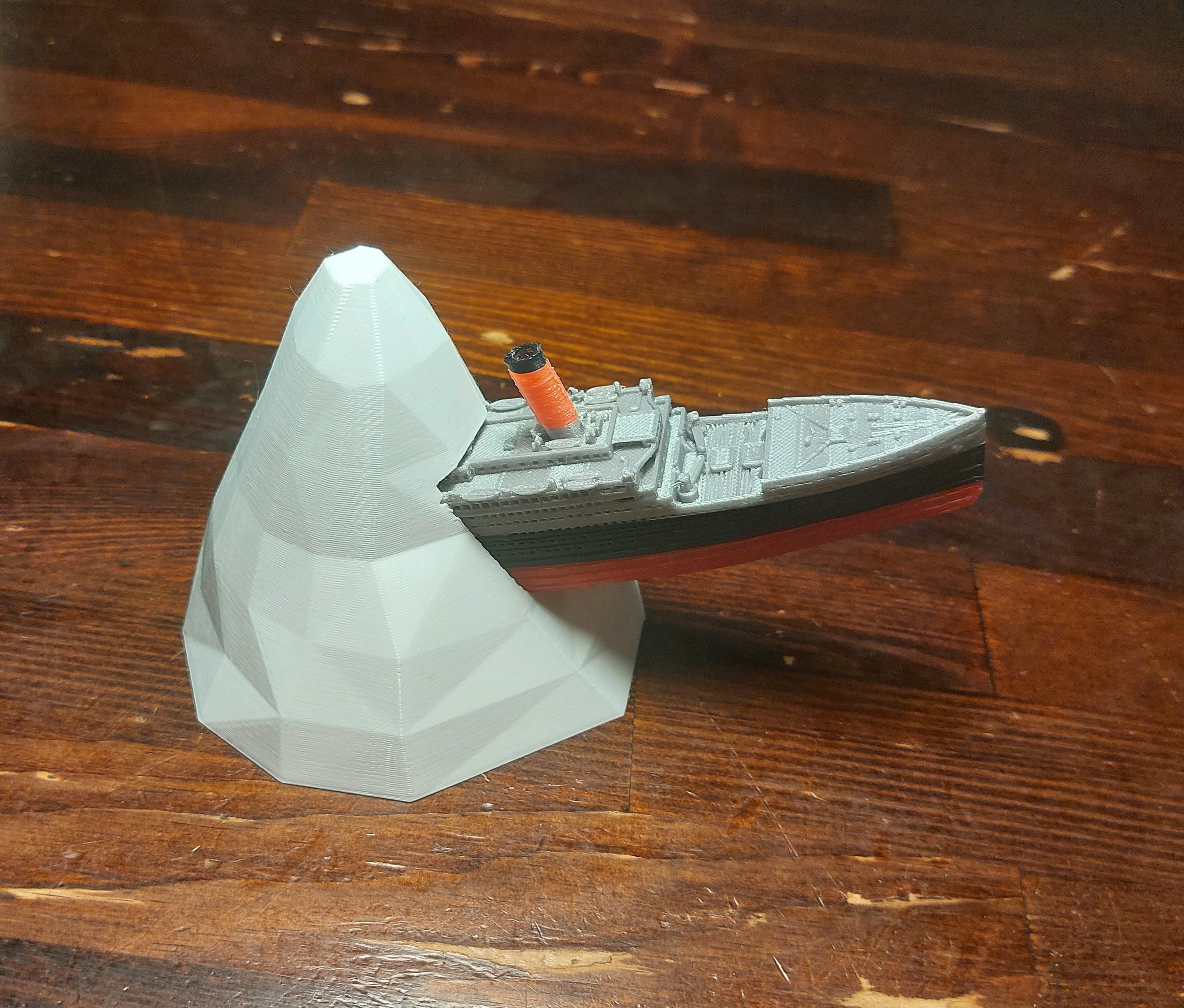 Titanic Wreckage Aquarium Decoration by Czech creator | Download free ...