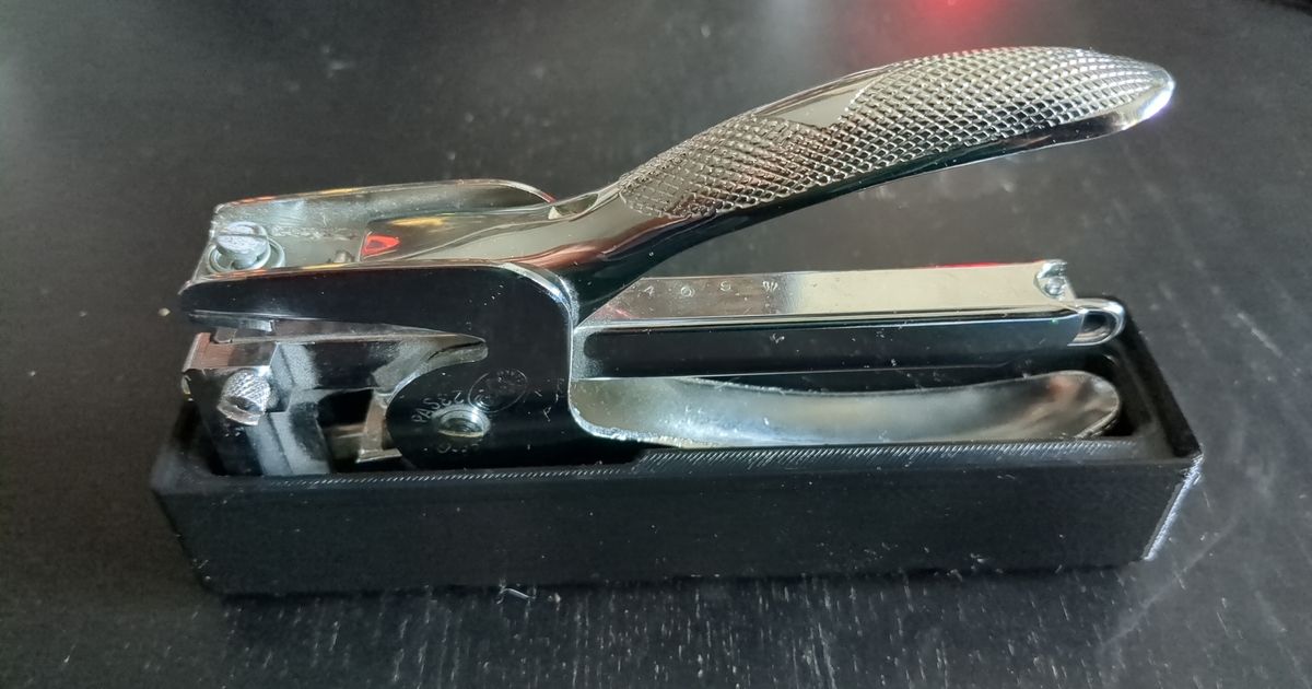 Gridfinity Staple Holder "El Casco" by doragasu | Download free STL ...