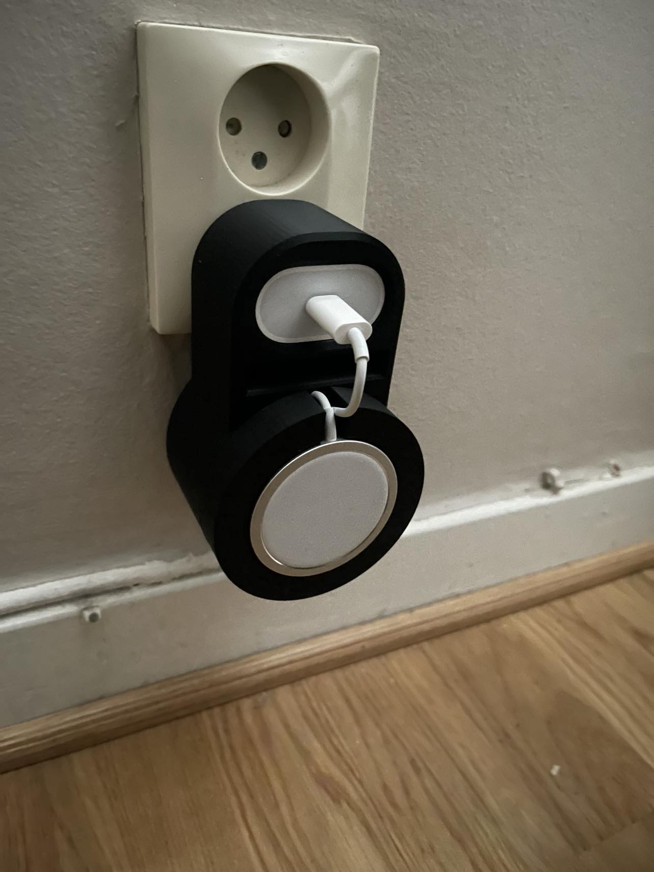 Built-in Magsafe charger & Adapter by SanniBaey | Download free STL ...