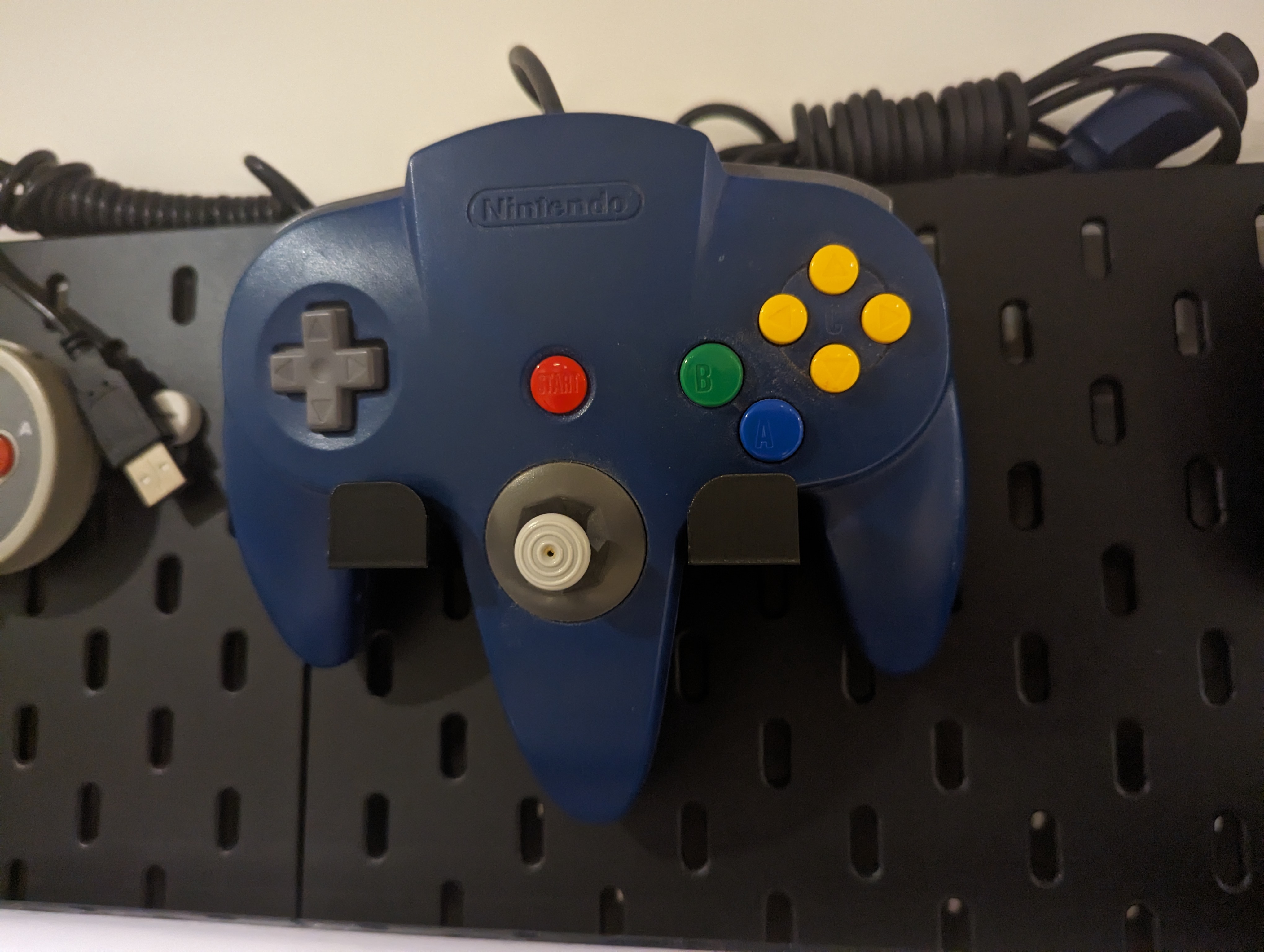 Skadis N64 Controller Holder by Arq | Download free STL model ...