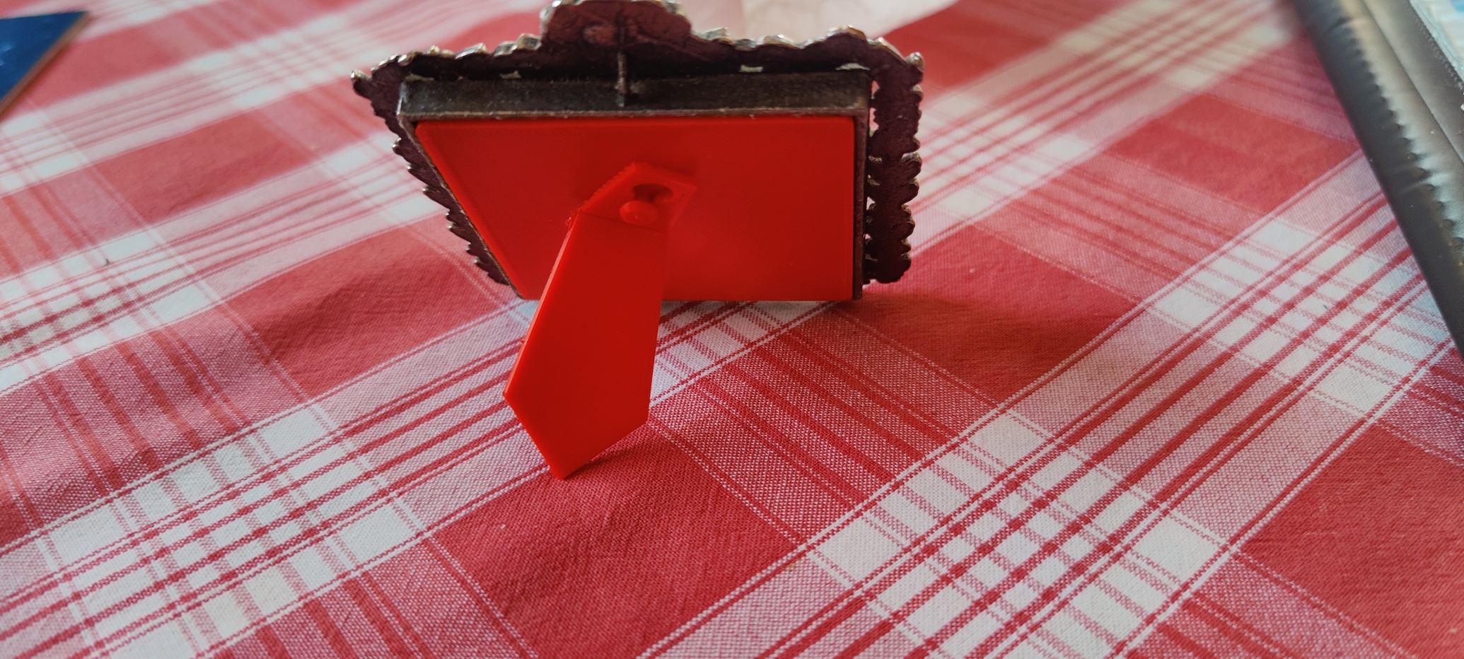 Backcover for photo frame 60x60 with foot by Gallo | Download free STL ...