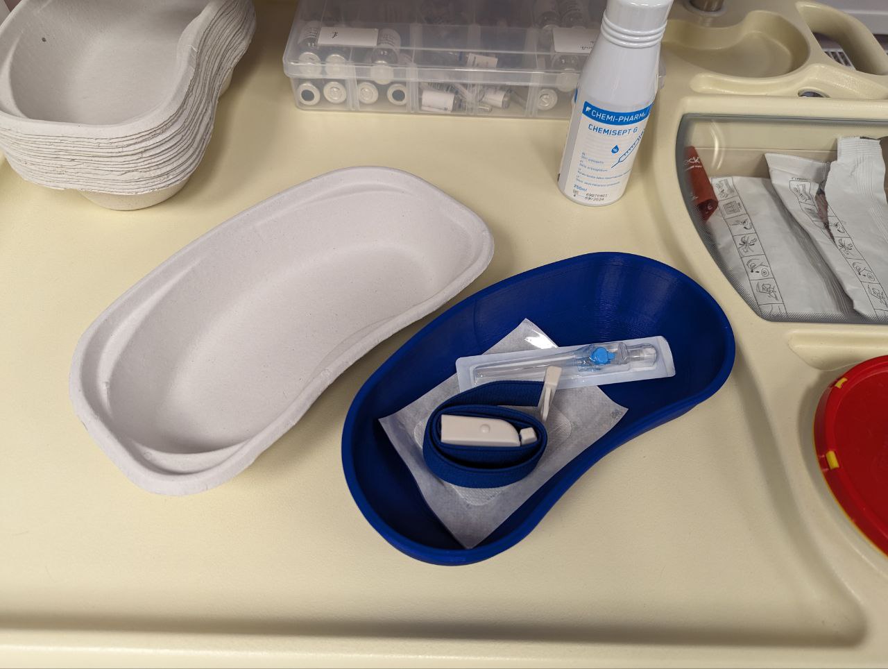 Kidney dish prop for clinical simulation by Aleksandrs Oborins ...
