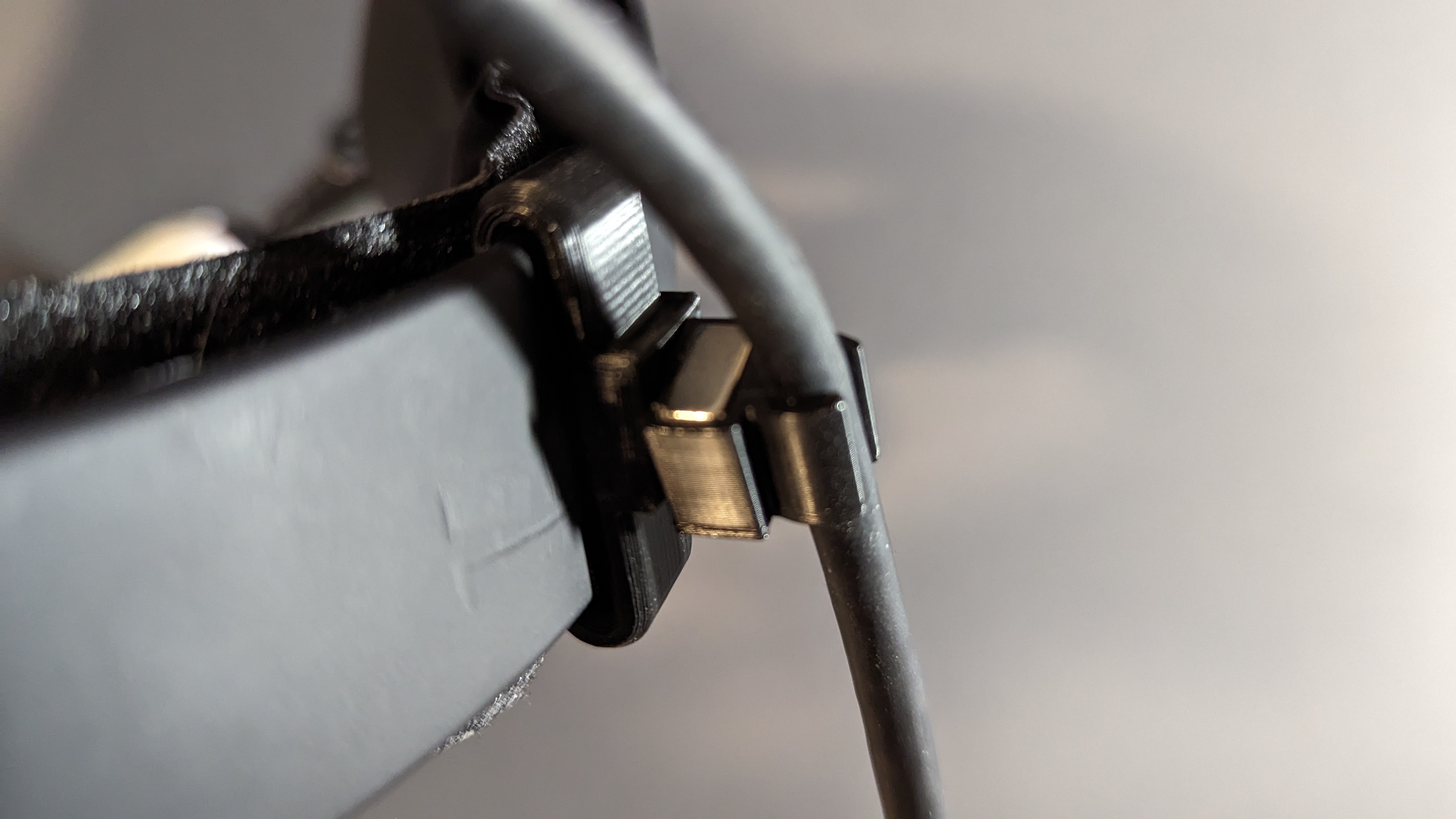 Vive Deluxe Audio Strap Magnetic Link Cable Clips by Andreas Otto ...