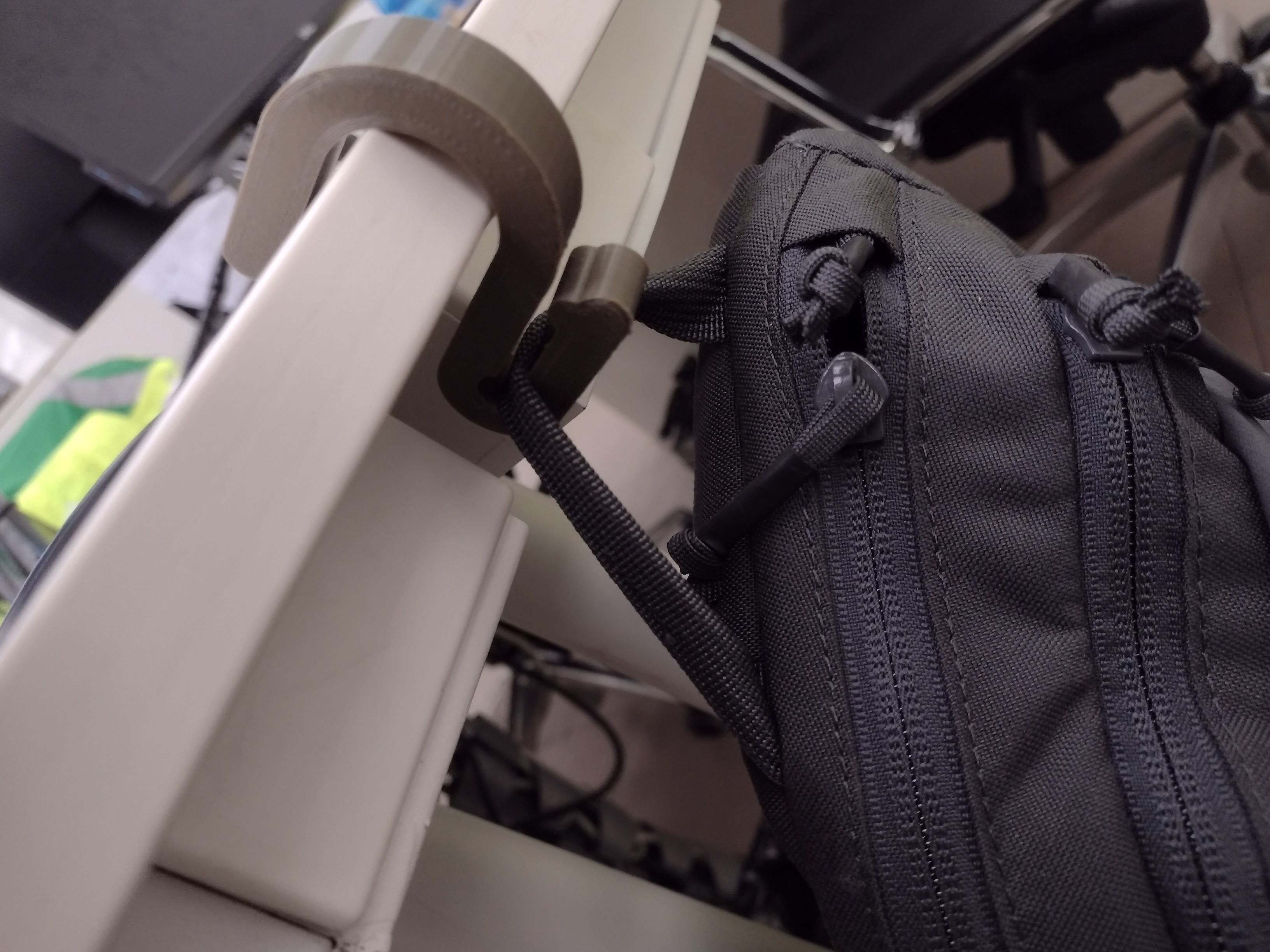 Backpack hook - low profile by Sigmark | Download free STL model ...