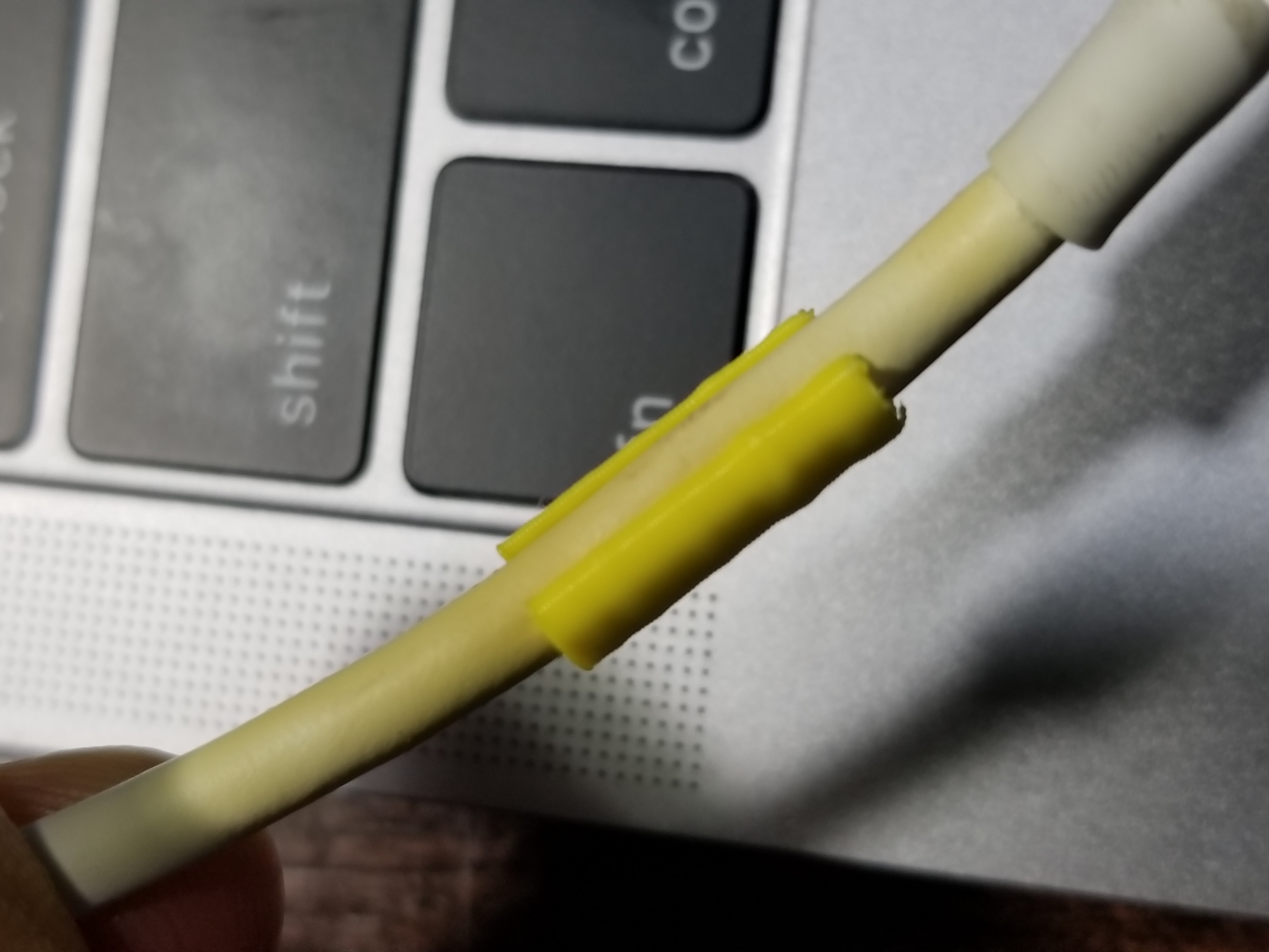 macbook cable fix by German Camilo Casas Bello | Download free STL ...