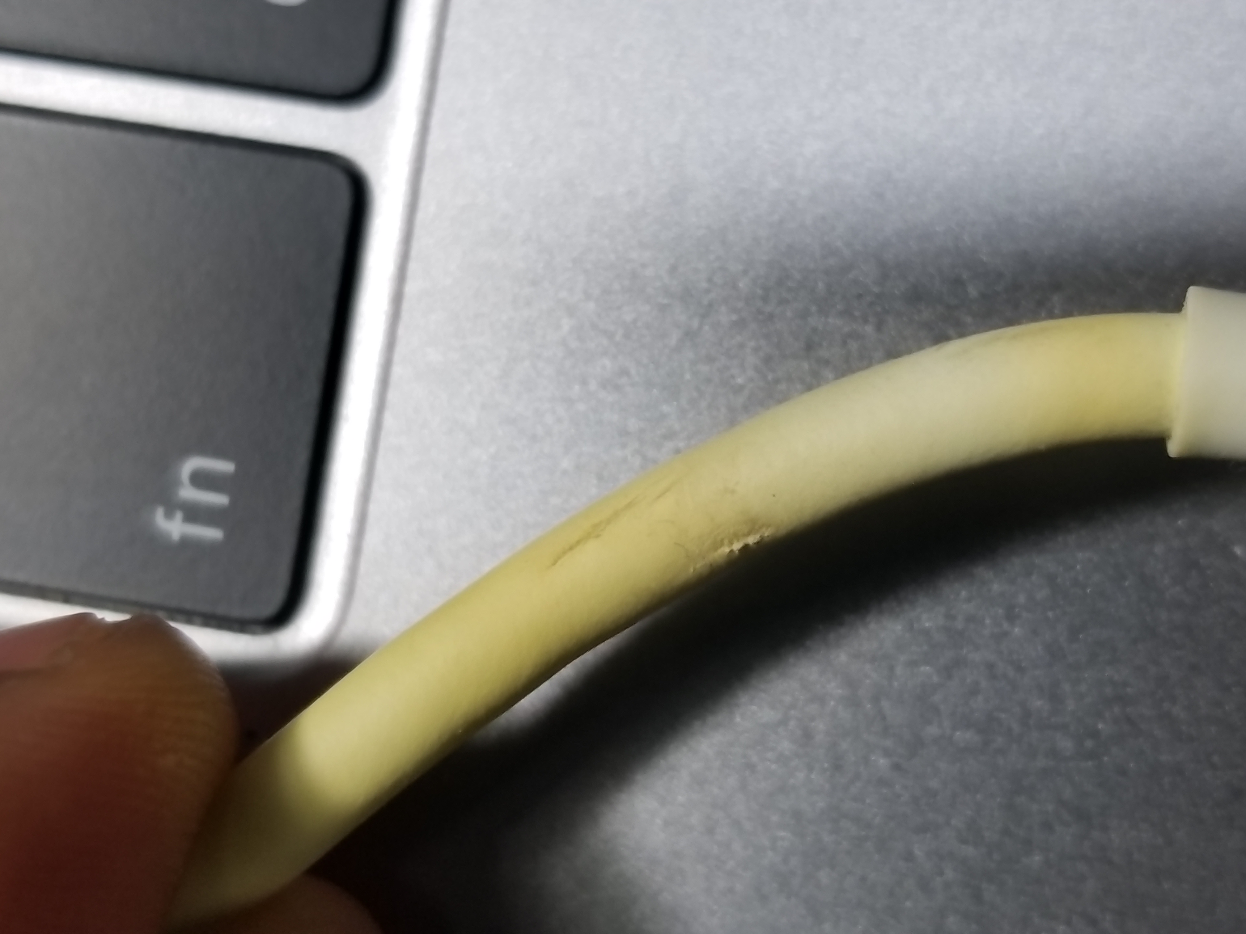 macbook cable fix by German Camilo Casas Bello | Download free STL ...