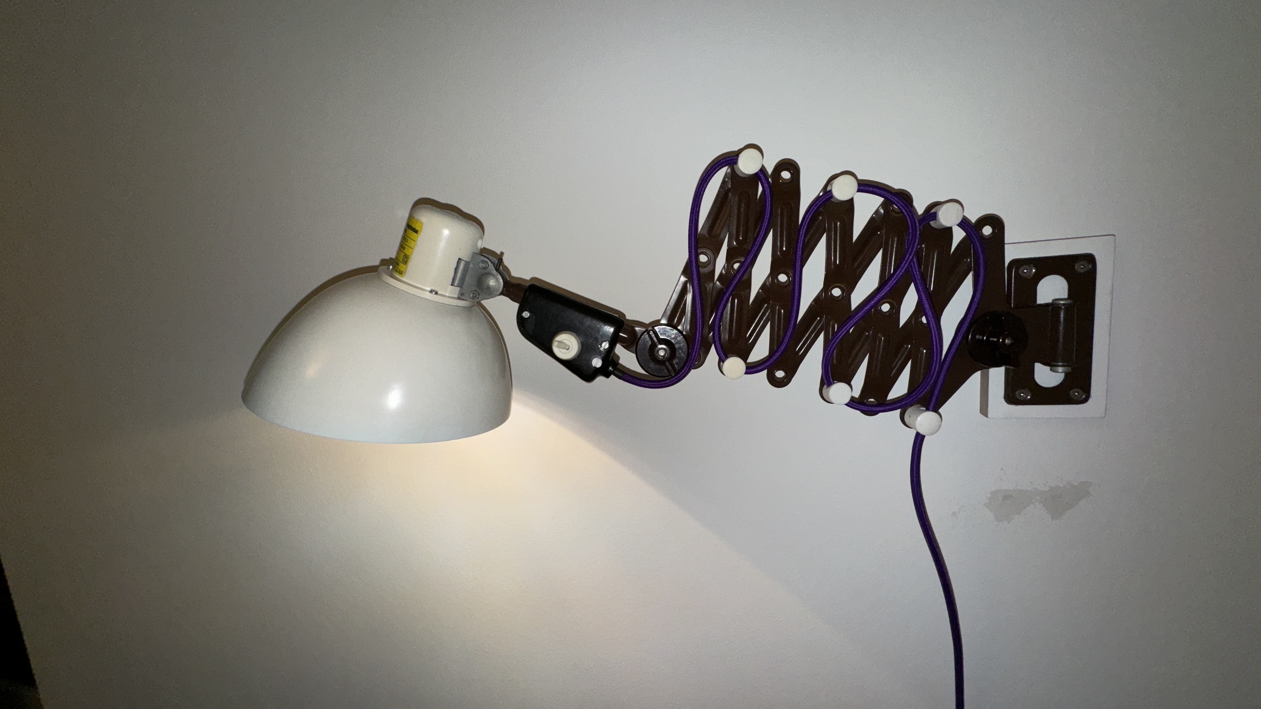 Cable routing for scissor lamp (VEB Zweckleuchtenbau Dresden (Reif)) by ...
