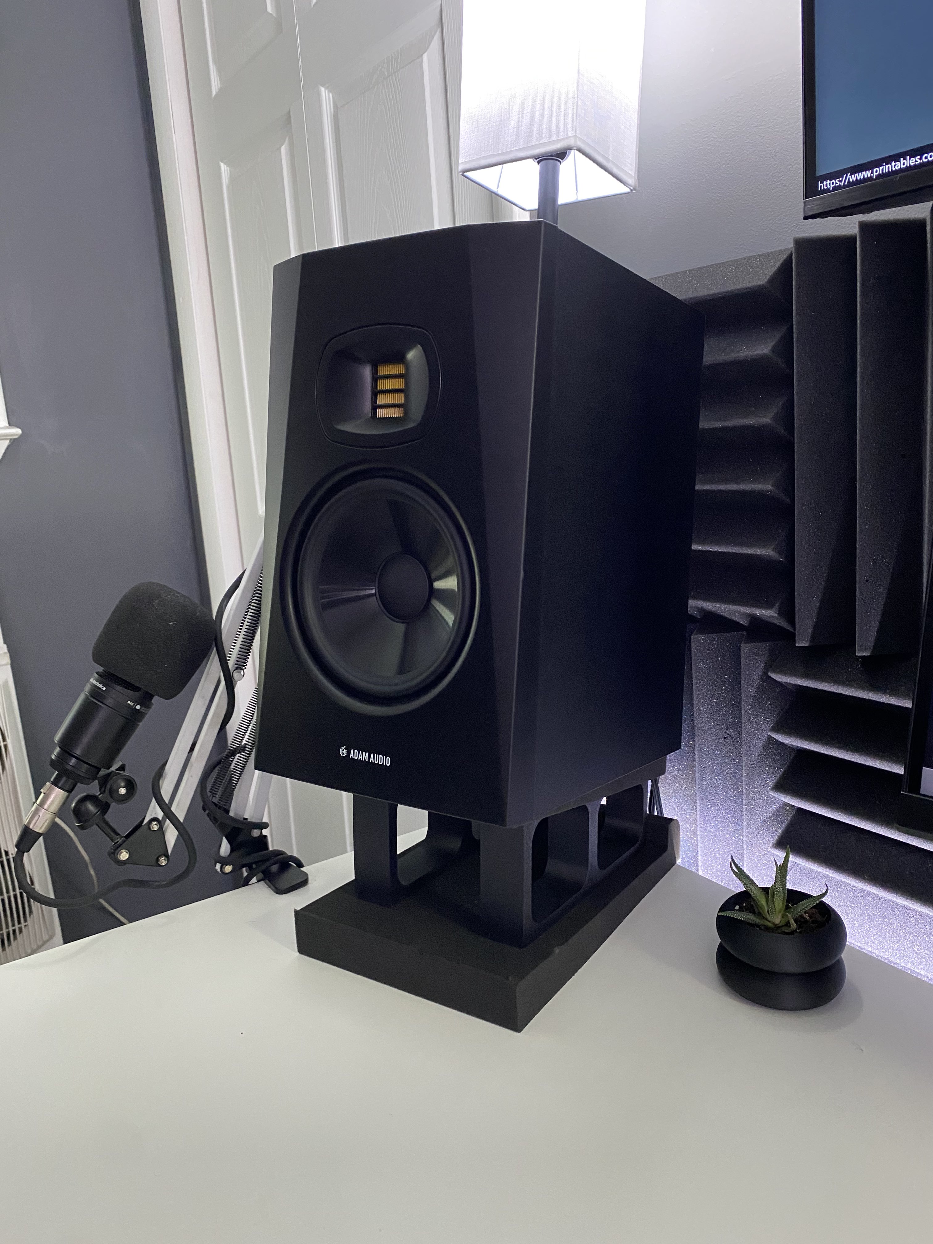 Studio Monitor/Speaker Stand par itsblxnk | Téléchargez gratuitement un ...