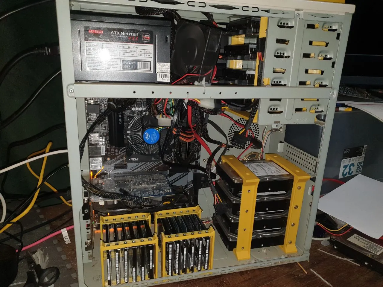 Disk (RAID) array bracket by Rexodus | Download free STL model ...