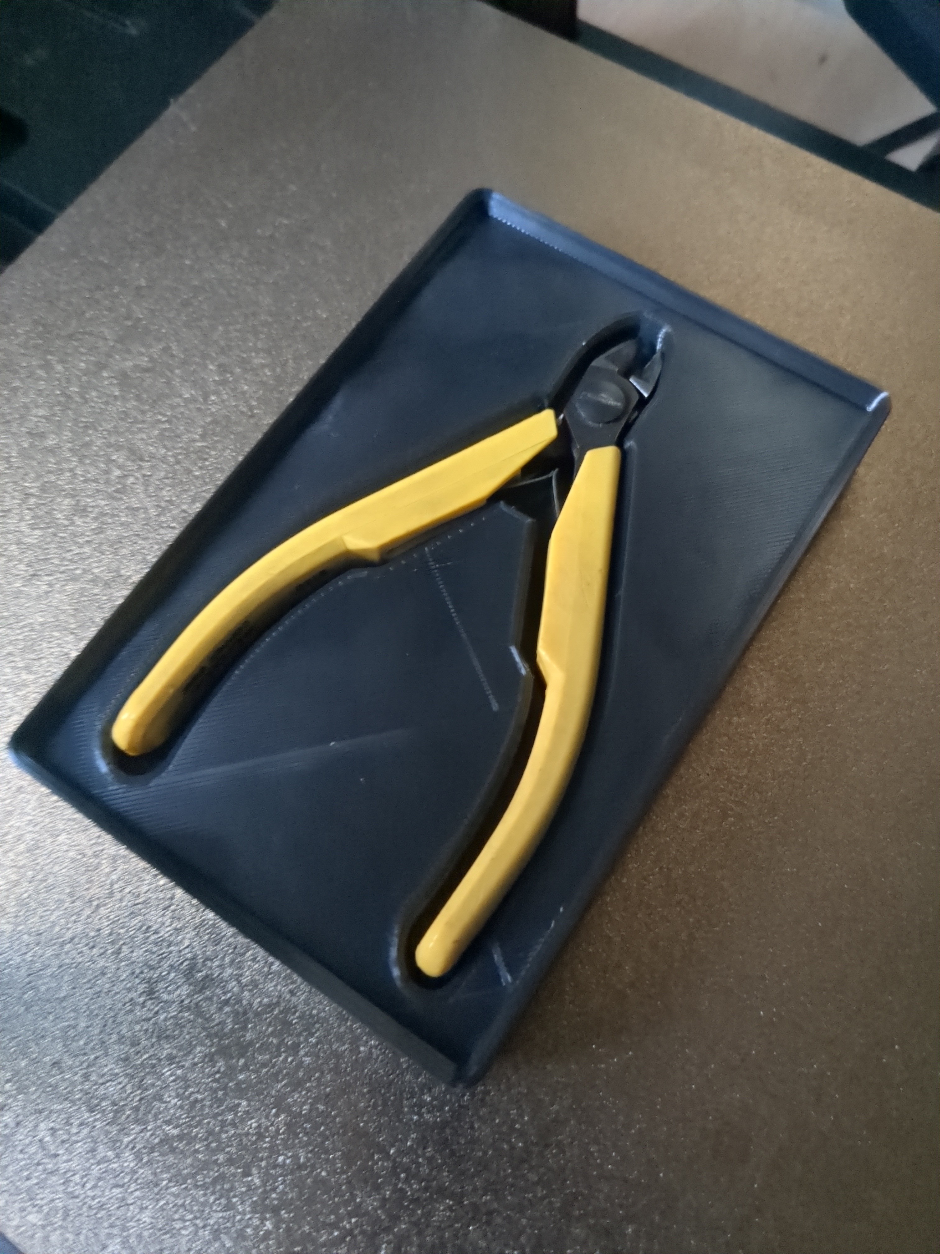 Gridfinity Precision Wire Cutter Holder (Lindstrom 8140) by doragasu ...