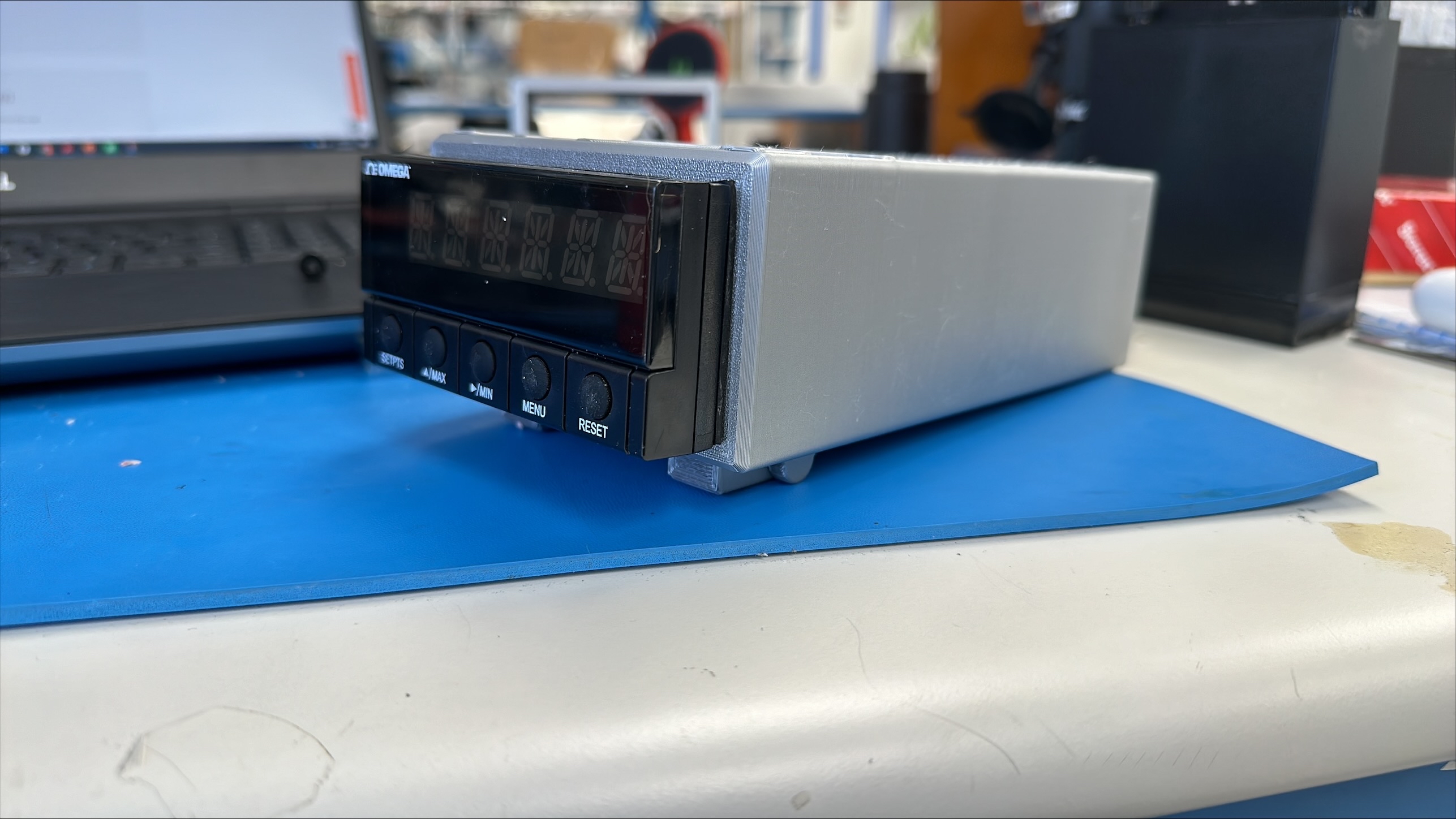 1/8 DIN Benchtop Enclosure with Print in Place Legs by printwithmeXYZ ...