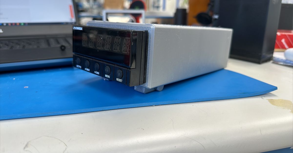 1/8 DIN Benchtop Enclosure with Print in Place Legs por printwithmeXYZ ...