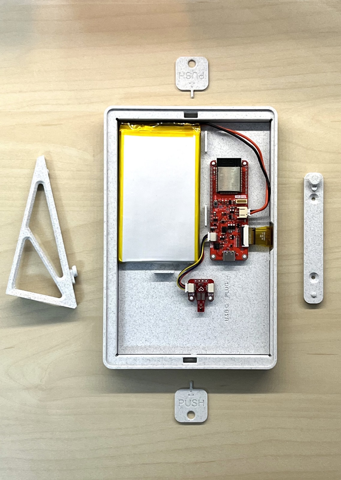 E-ink 7" case developed for zivyobraz.eu (Martin - cubism version) by ...