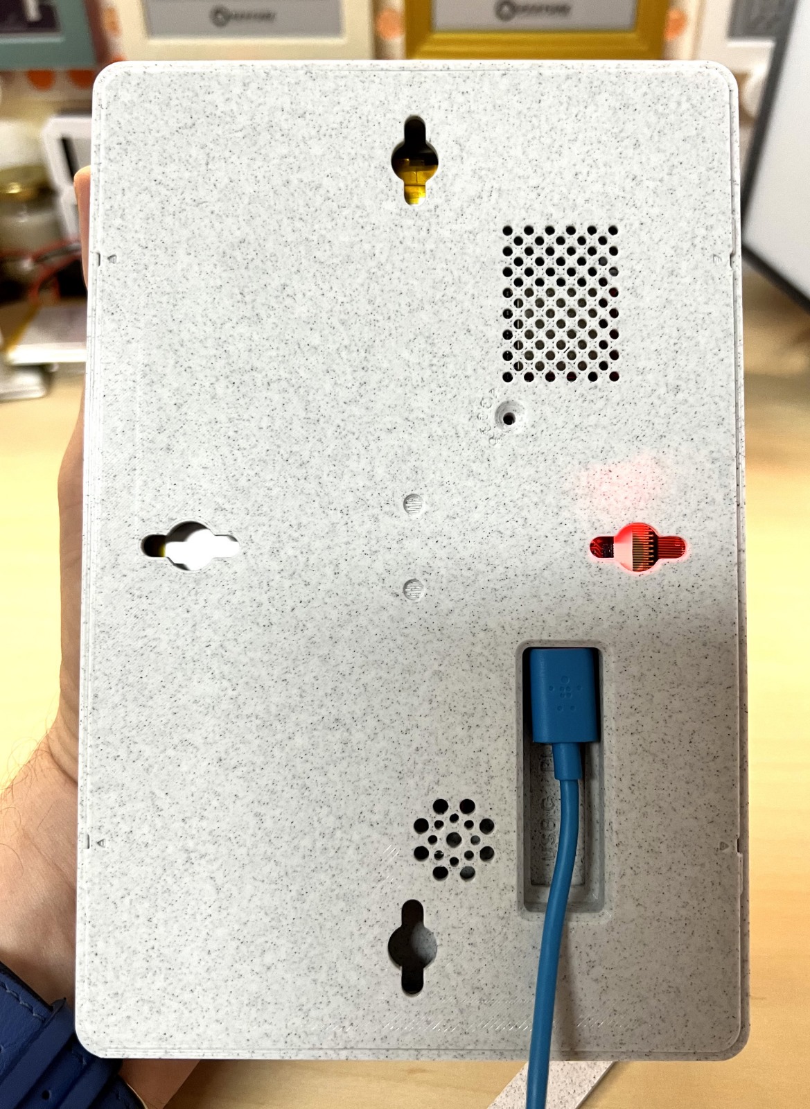 E-ink 7" case developed for zivyobraz.eu (Chippy - allround version) by ...