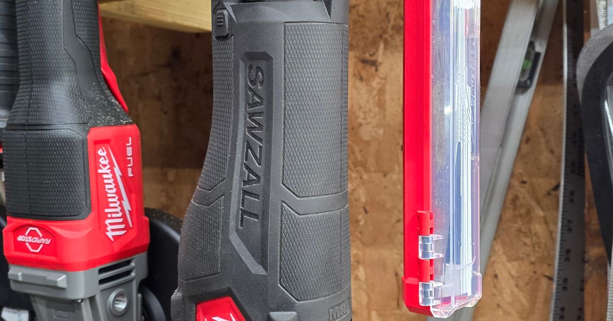 Milwaukee M18 Sawzall Bracket von Tyler Strub | Kostenloses STL-Modell ...
