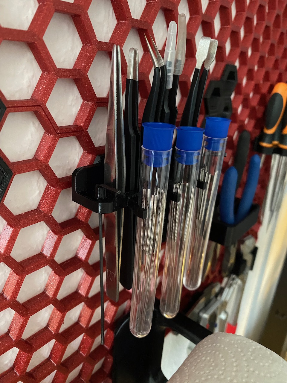 Custom holder for honeycomb storage wall system (HSW) by Robin | Download free STL model ...