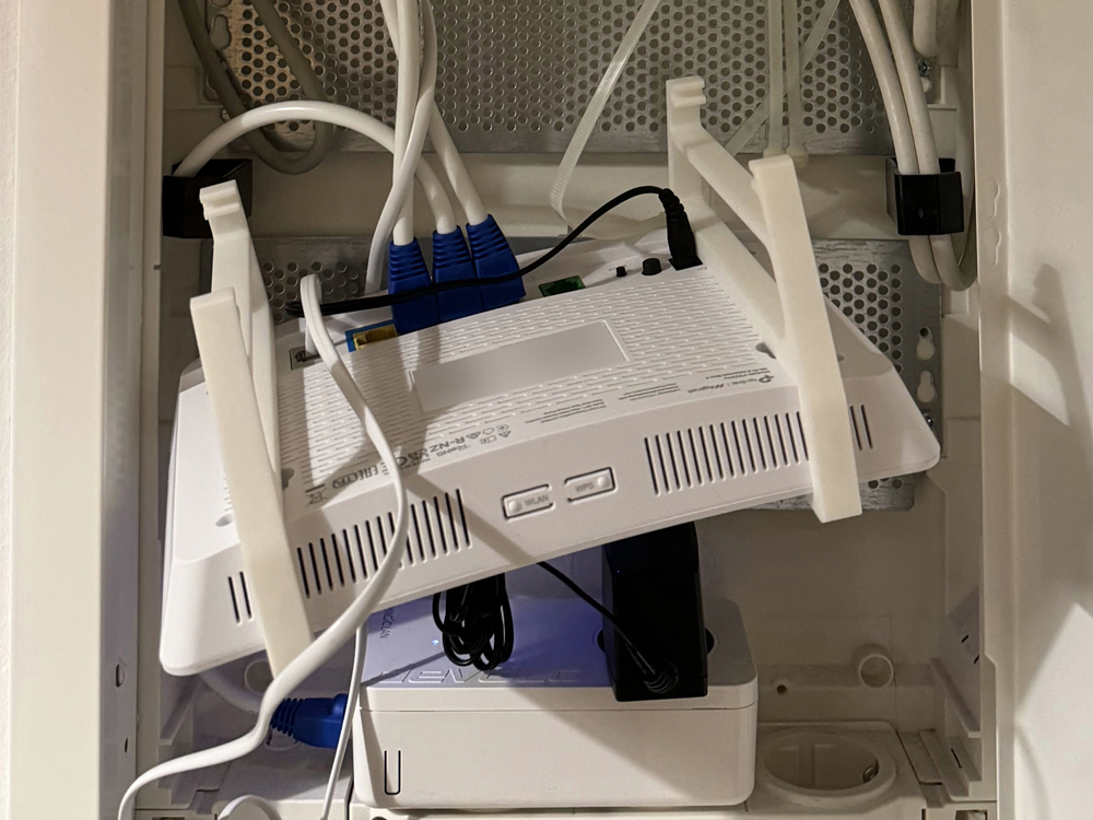 TP-Link VX231v Mounting Bracket by bensen | Download free STL model ...