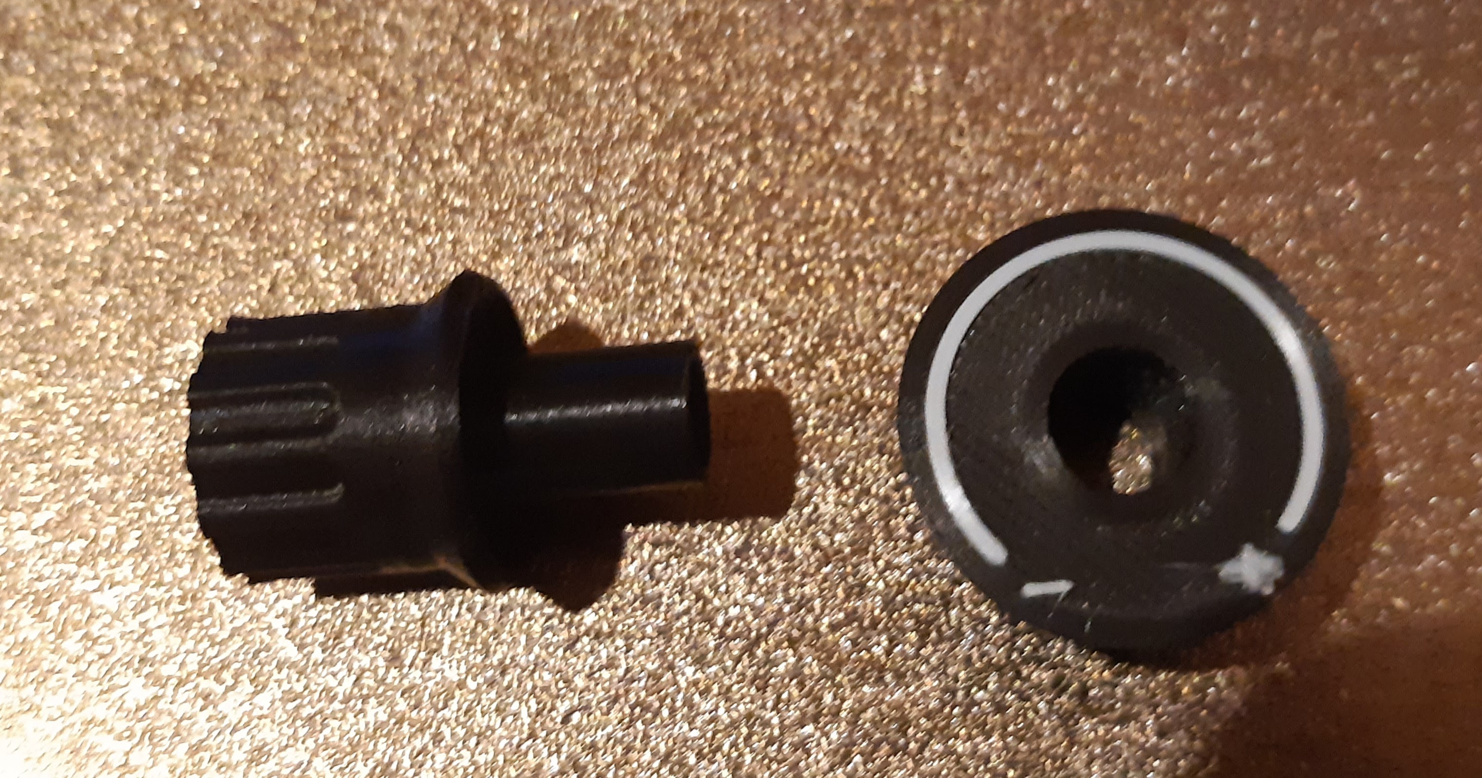 Interlocking Knob Mechanism for rotating potentiometer by Gilberto ...