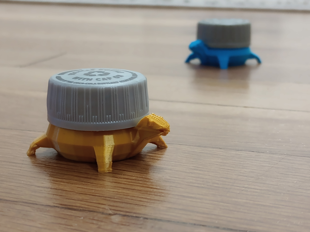 Low-poly bottle cap creature (US 2 Liter/PCO-1810) by manofmanylayers ...