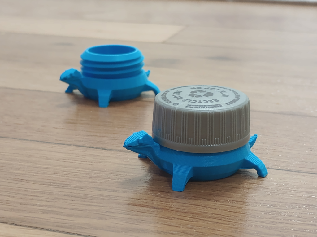 Low-poly bottle cap creature (US 2 Liter/PCO-1810) by manofmanylayers ...