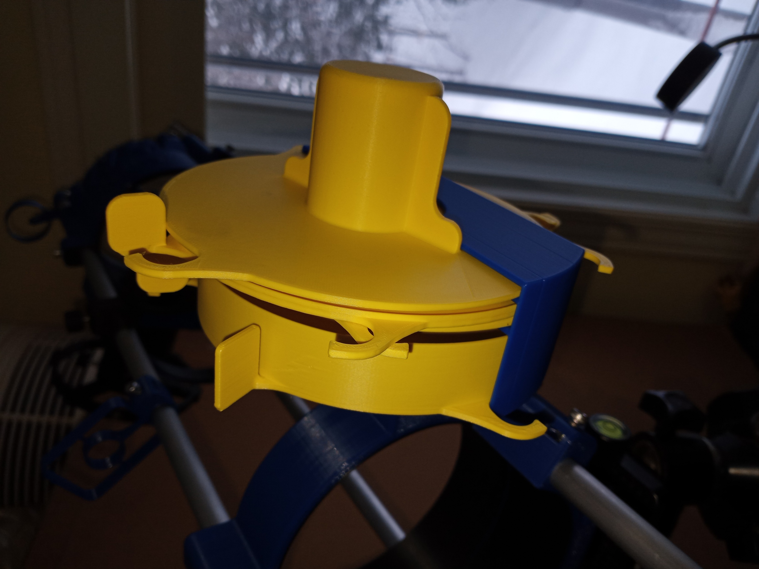 Hadley lens cover holder by 35°C0lDFuSi0n | Download free STL model ...