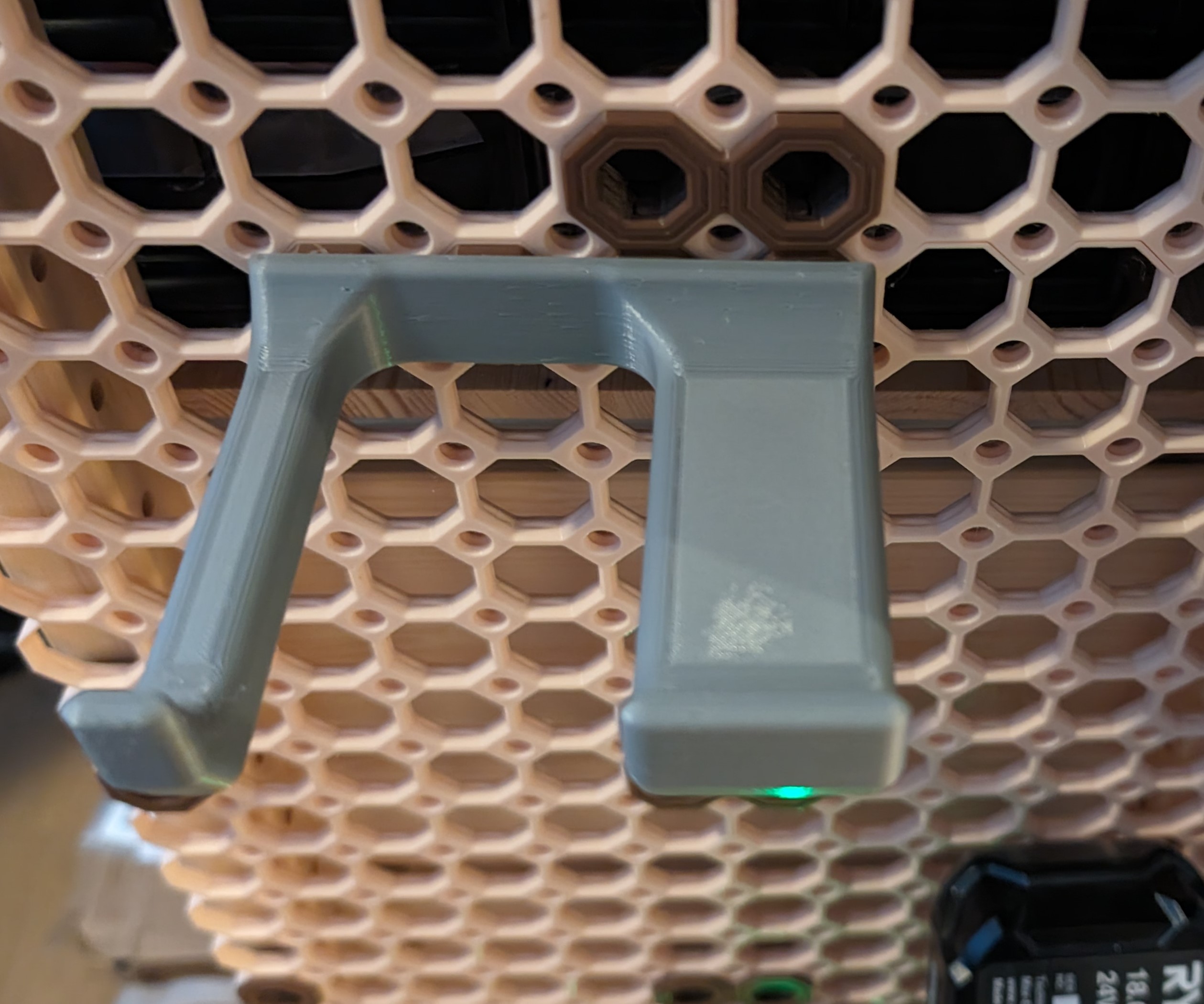 Ryobi tool hanger for Multiboard by Eivind Husby | Download free STL ...