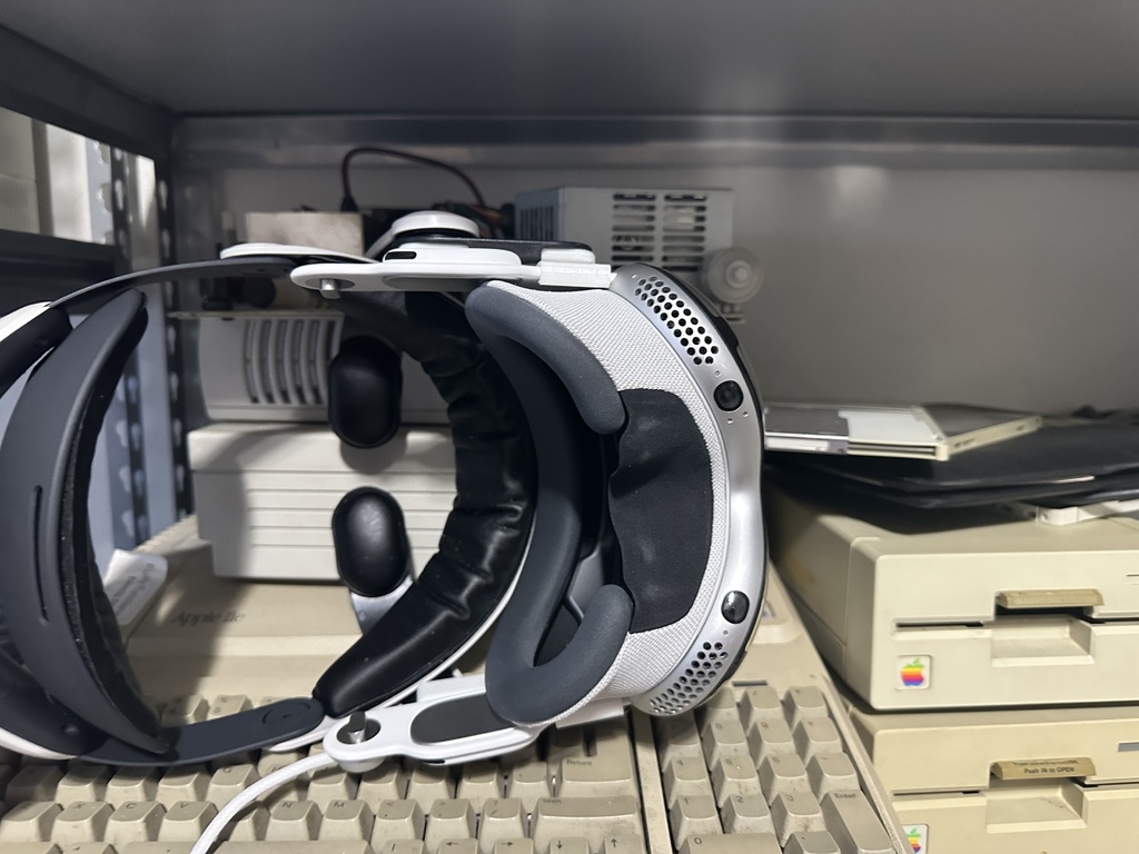 Apple Vision Pro to BoboVR Rails (M2/M3) by Chris Busillo | Download ...