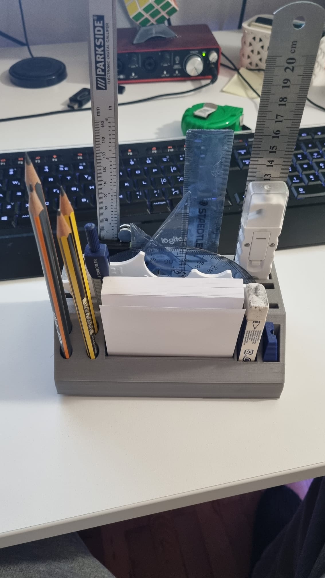Desk organiser for geometric accessories by mk90 | Download free STL ...