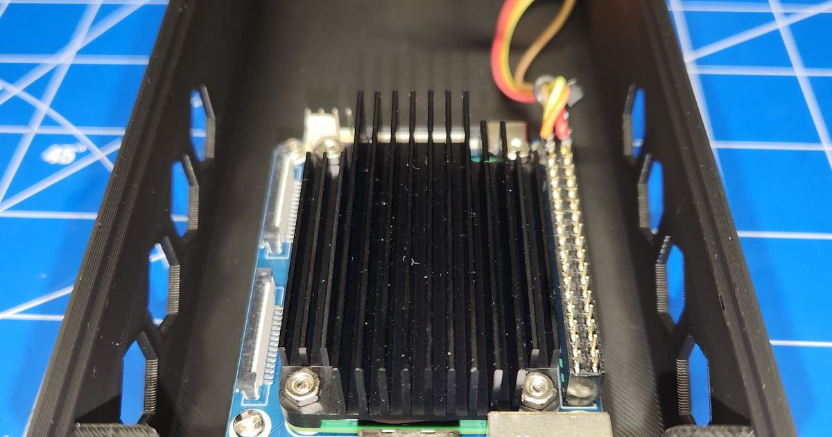 Gridfinity 4x2 holder for Raspberry Pi Compute Module CM4 and oled display by mhwlng | Download ...