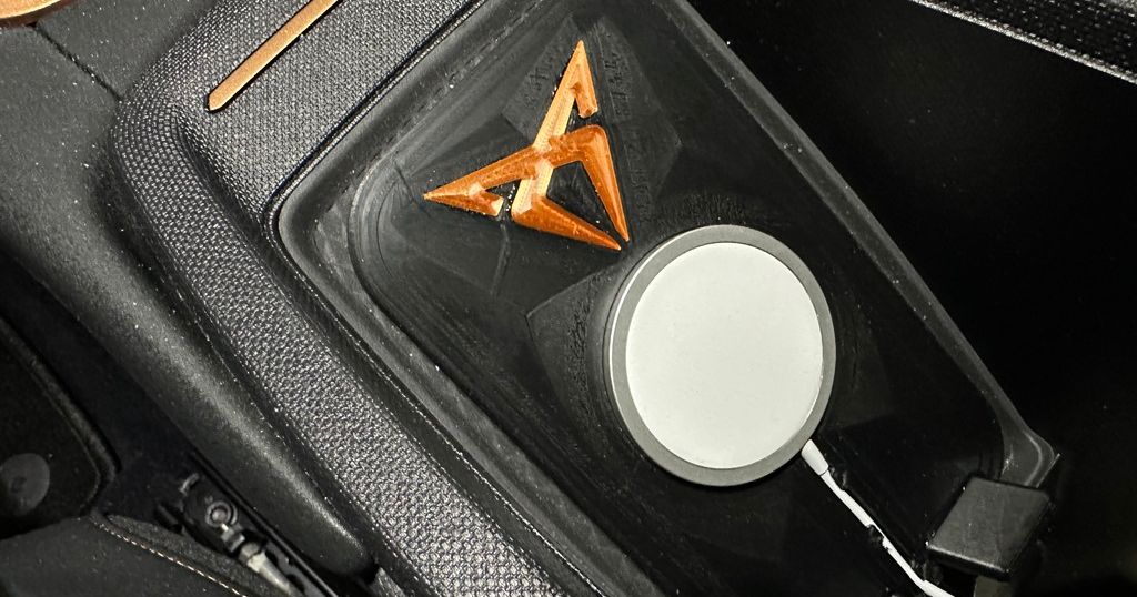 Magsafe tray for Cupra Born (updated, v16) by mschmitt | Download free ...