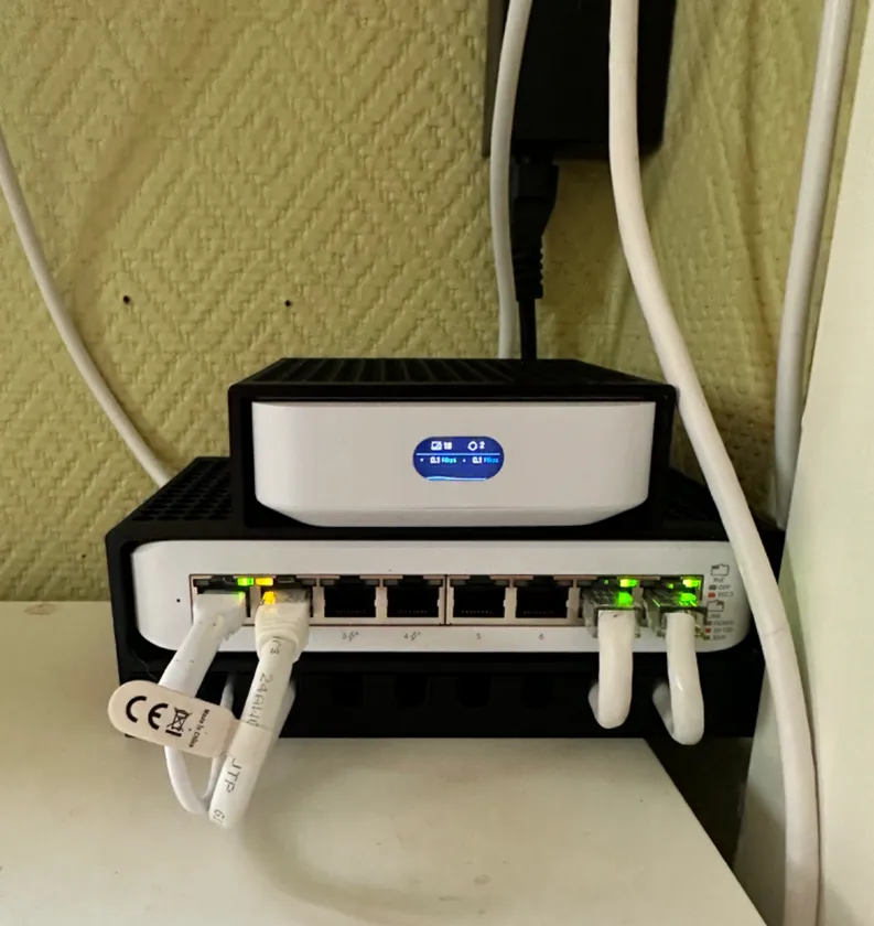 UniFi Switch Lite 8 POE & Unifi Express: Desktop Stand by laell ...