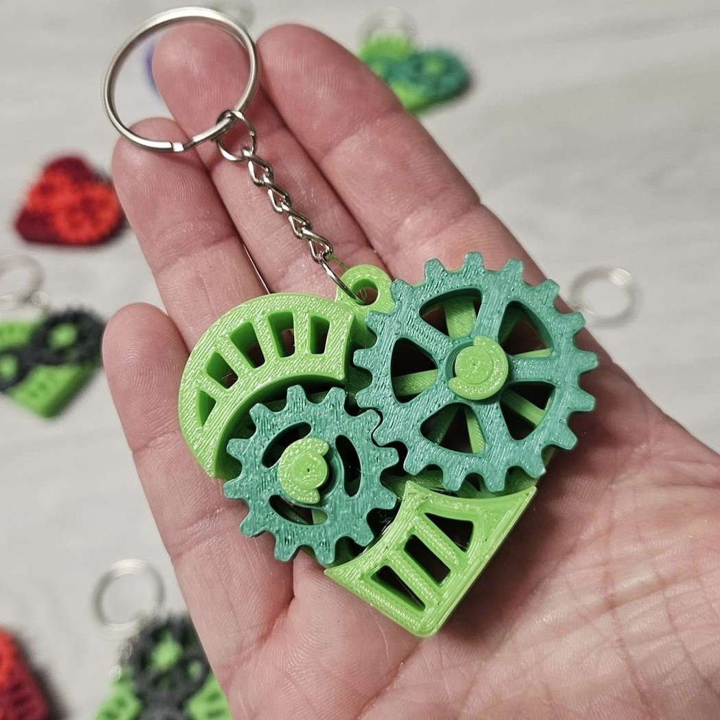 Heart gear Keychain and fidget toy V2 by Spike Mix | Download free STL ...