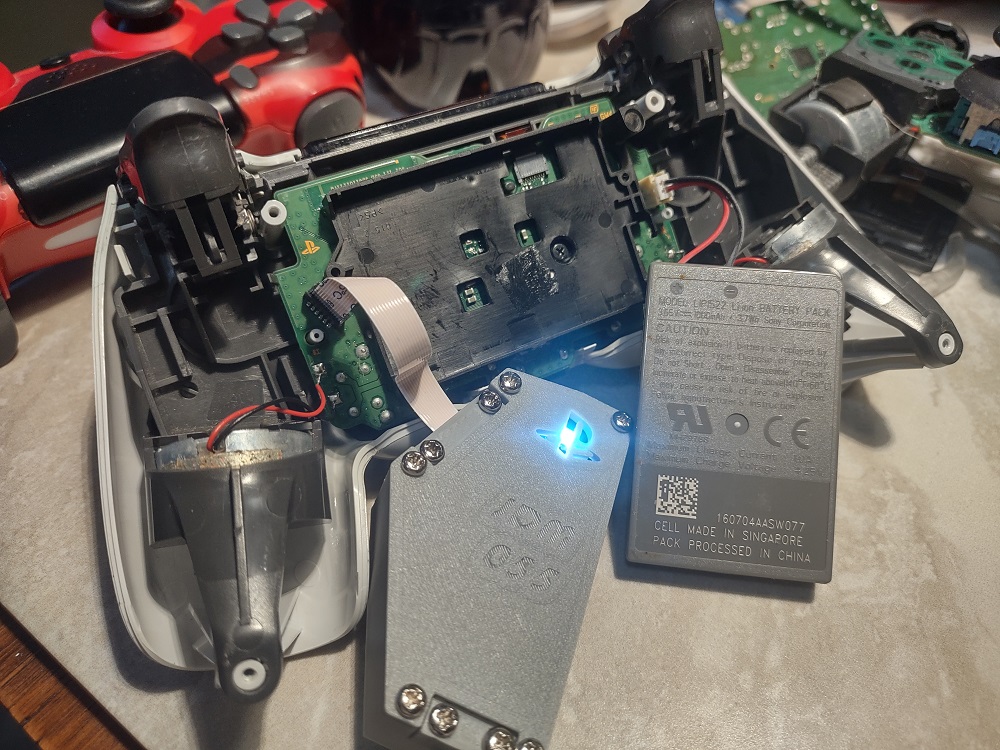 PS4 Controller PCB Adapter by Belackarlc | Download free STL model ...