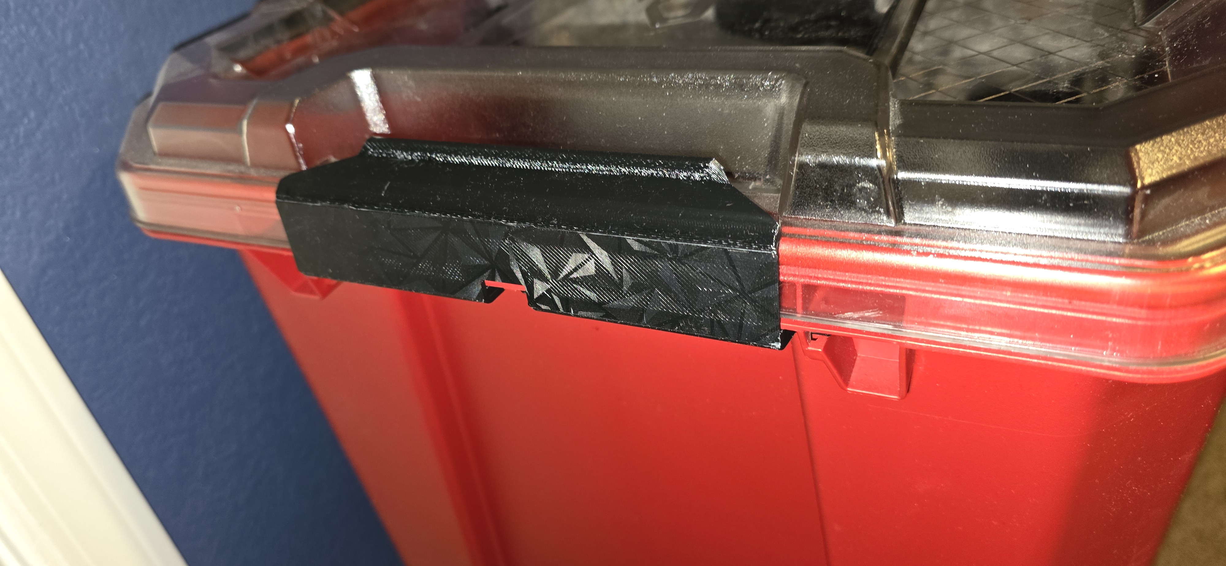 Husky Storage Container Latch by sanslos | Download free STL model ...