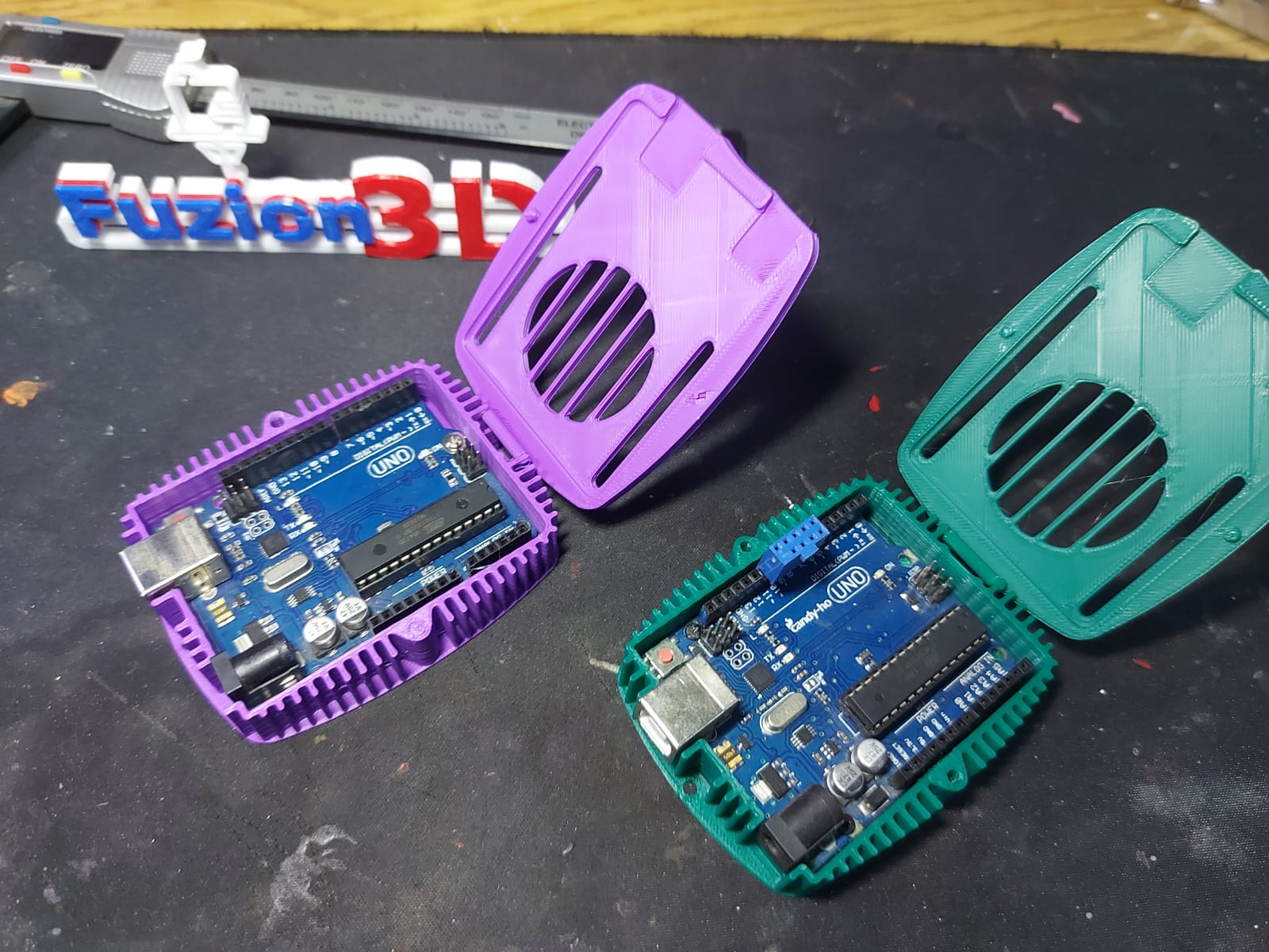 Caja con bisagra Arduino UNO R3 (case) por Mauricio Pereyra | Descargar ...