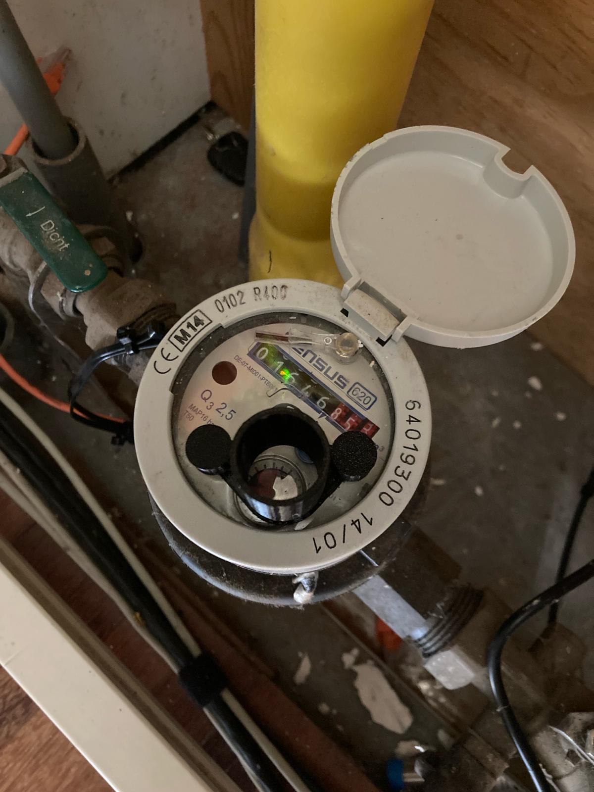 Water sensor for the R400 Sensus 620 adapter. Installation without ...