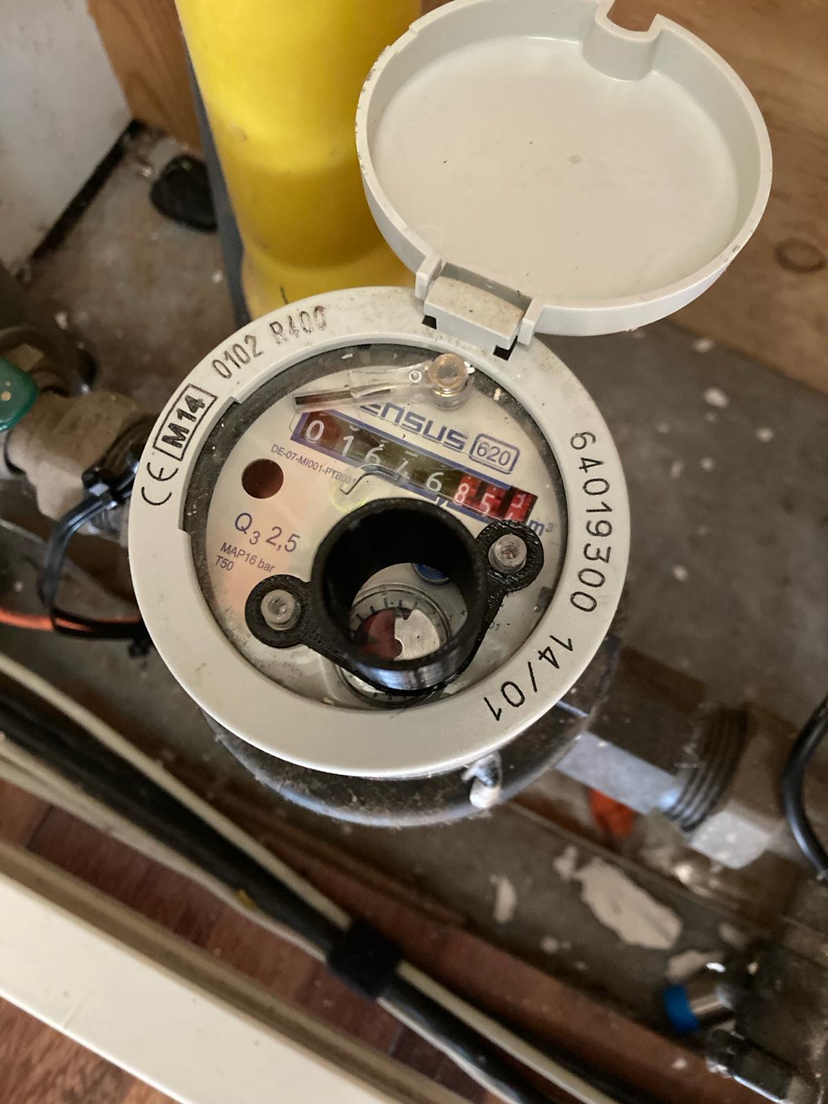 Water sensor for the R400 Sensus 620 adapter. Installation without ...