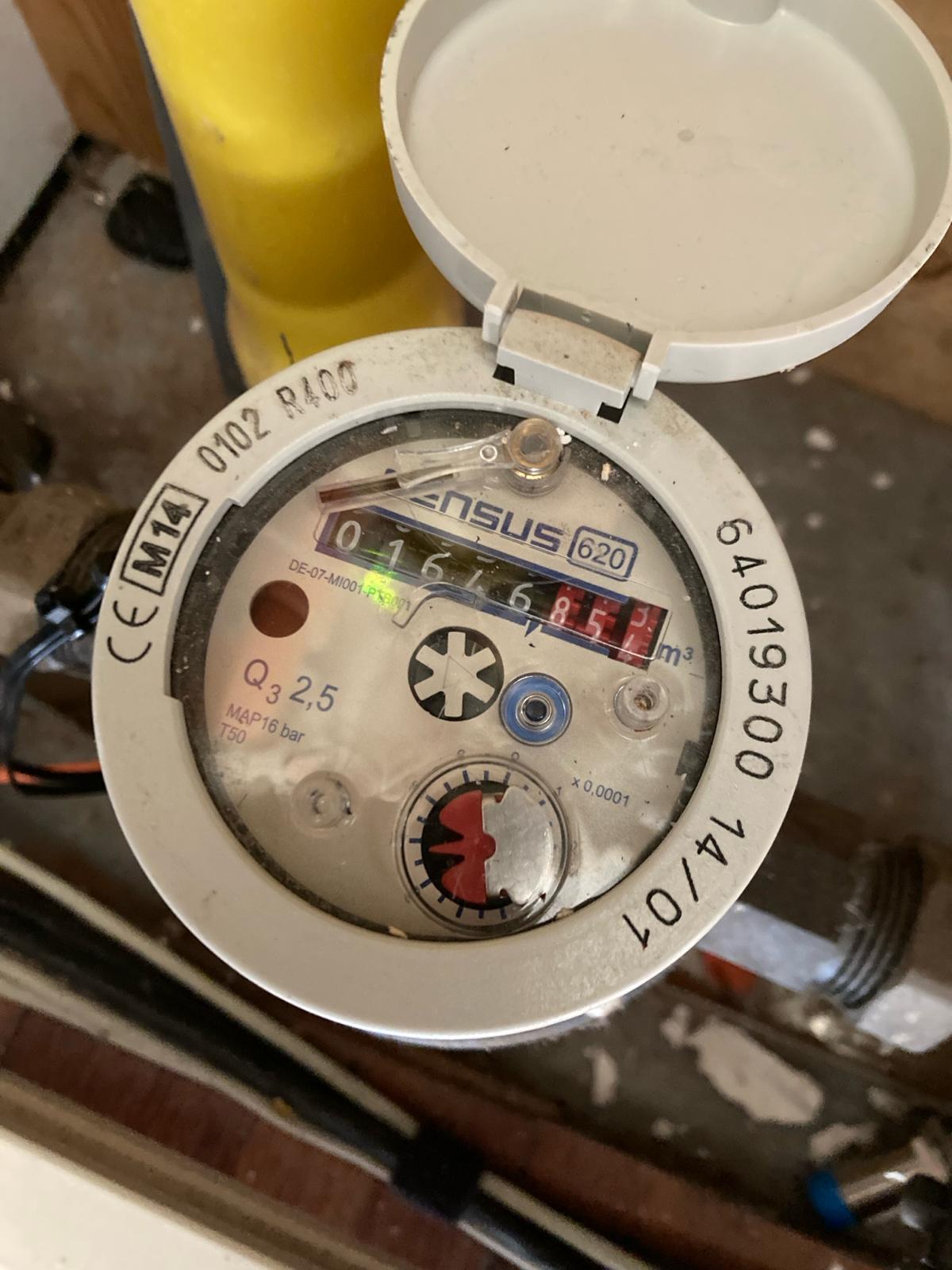 Water sensor for the R400 Sensus 620 adapter. Installation without ...