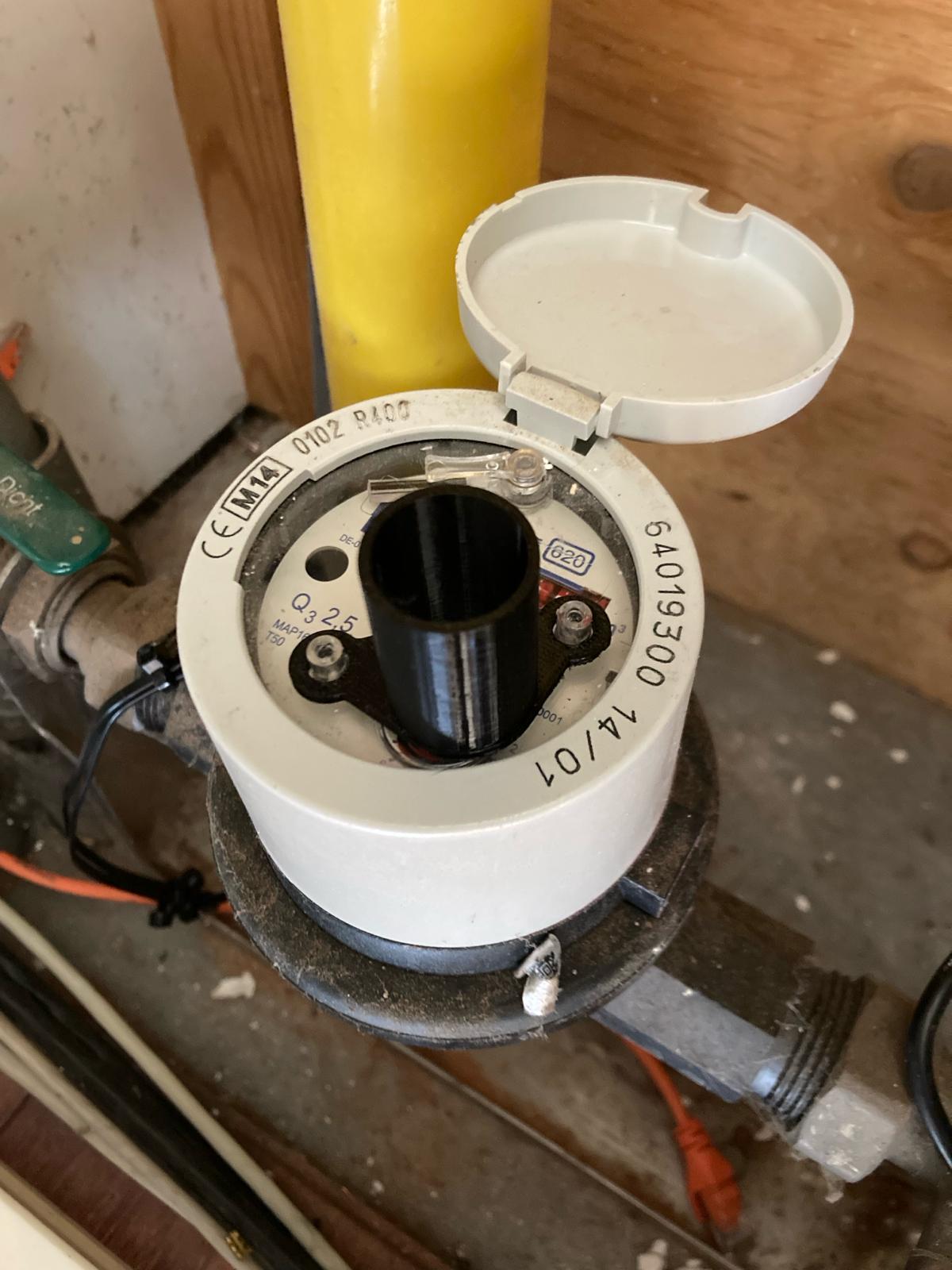 Water sensor for the R400 Sensus 620 adapter. Installation without ...