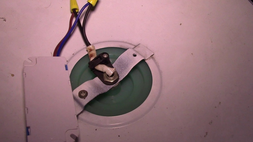Round LED lamp standoff by 4Crawler | Download free STL model ...